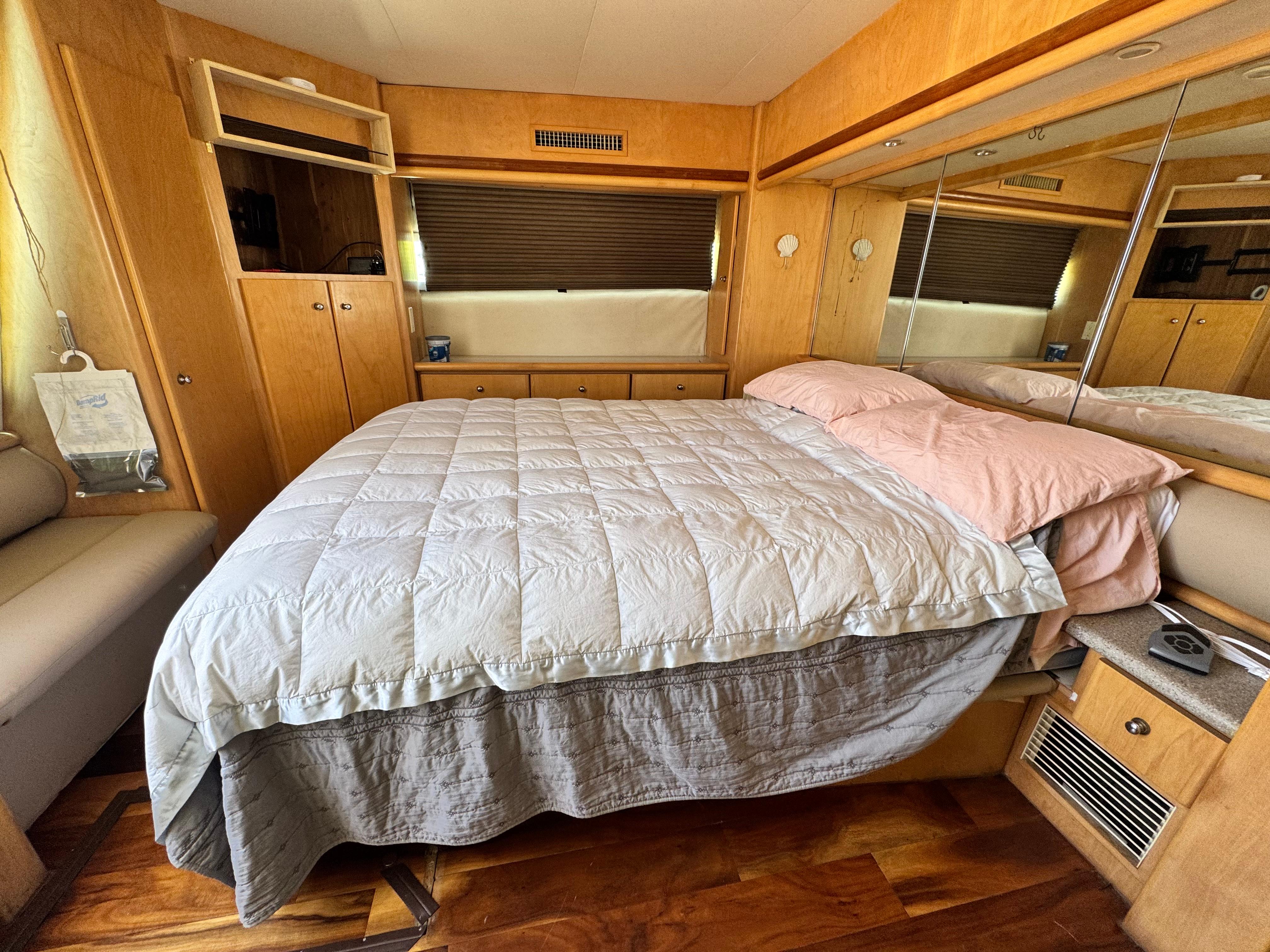 1996 Carver 500 Cockpit Motor Yacht Aft Cabin for sale - YachtWorld