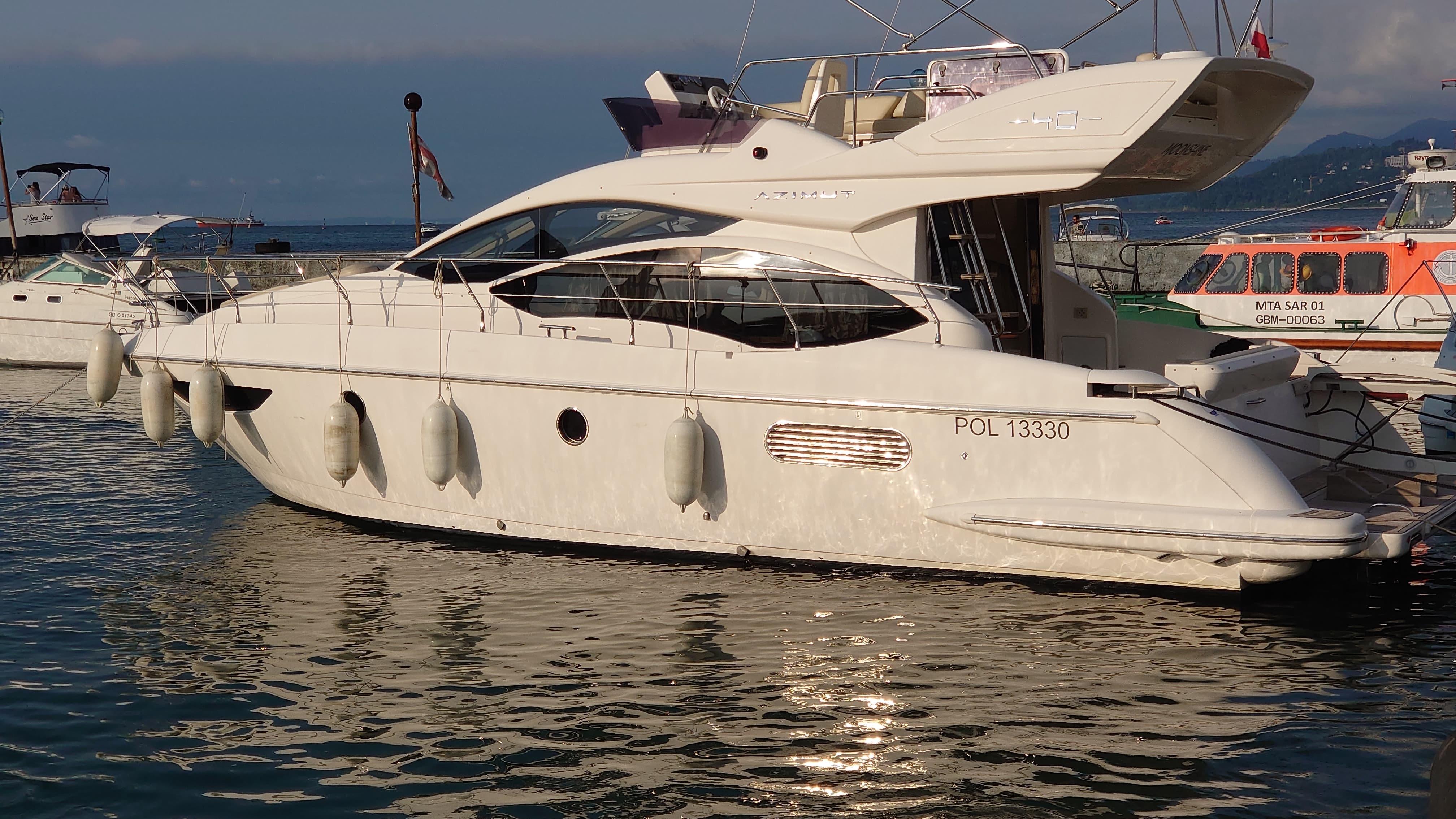 2012 Azimut 40 Motor Yacht for sale - YachtWorld