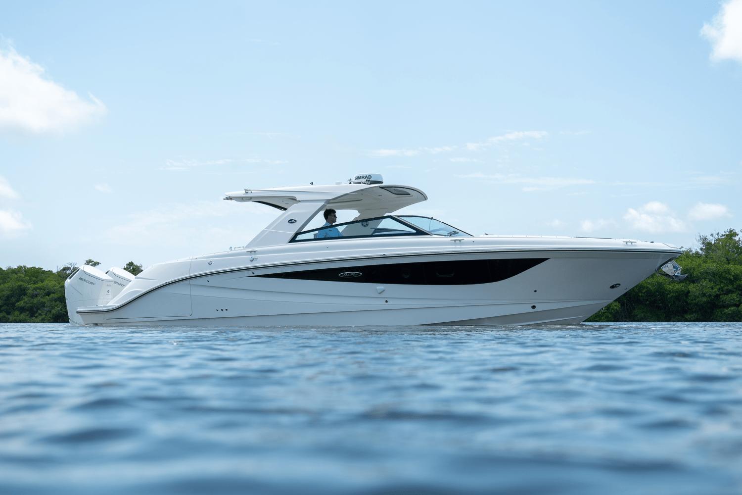 2024 Sea Ray 400 SLX Outboard Runabout for sale - YachtWorld