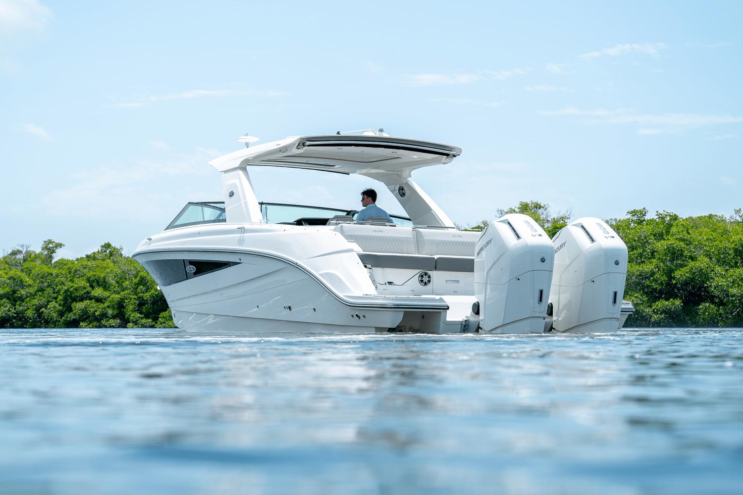 2024 Sea Ray 400 SLX Outboard Runabout for sale - YachtWorld