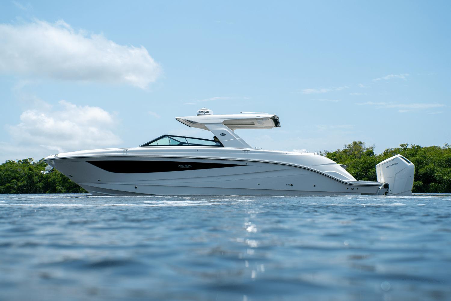 2024 Sea Ray 400 SLX Outboard Runabout for sale - YachtWorld