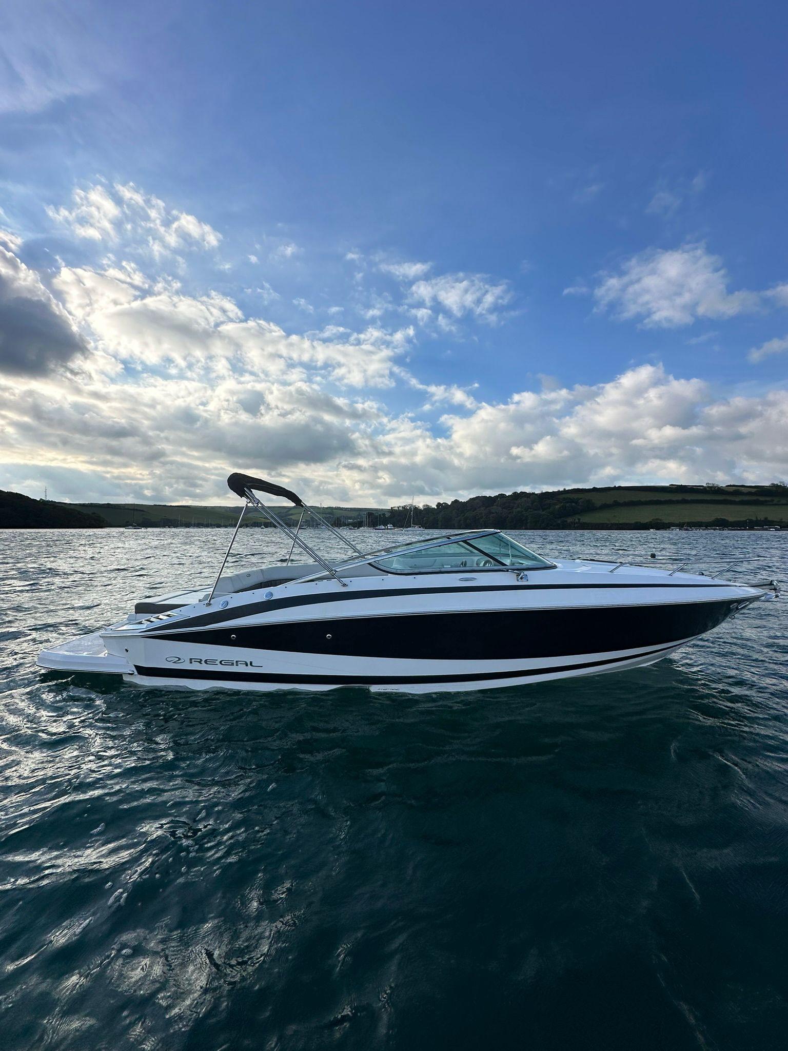 2011 Regal 2550 Cuddy Cuddy Cabin for sale - YachtWorld