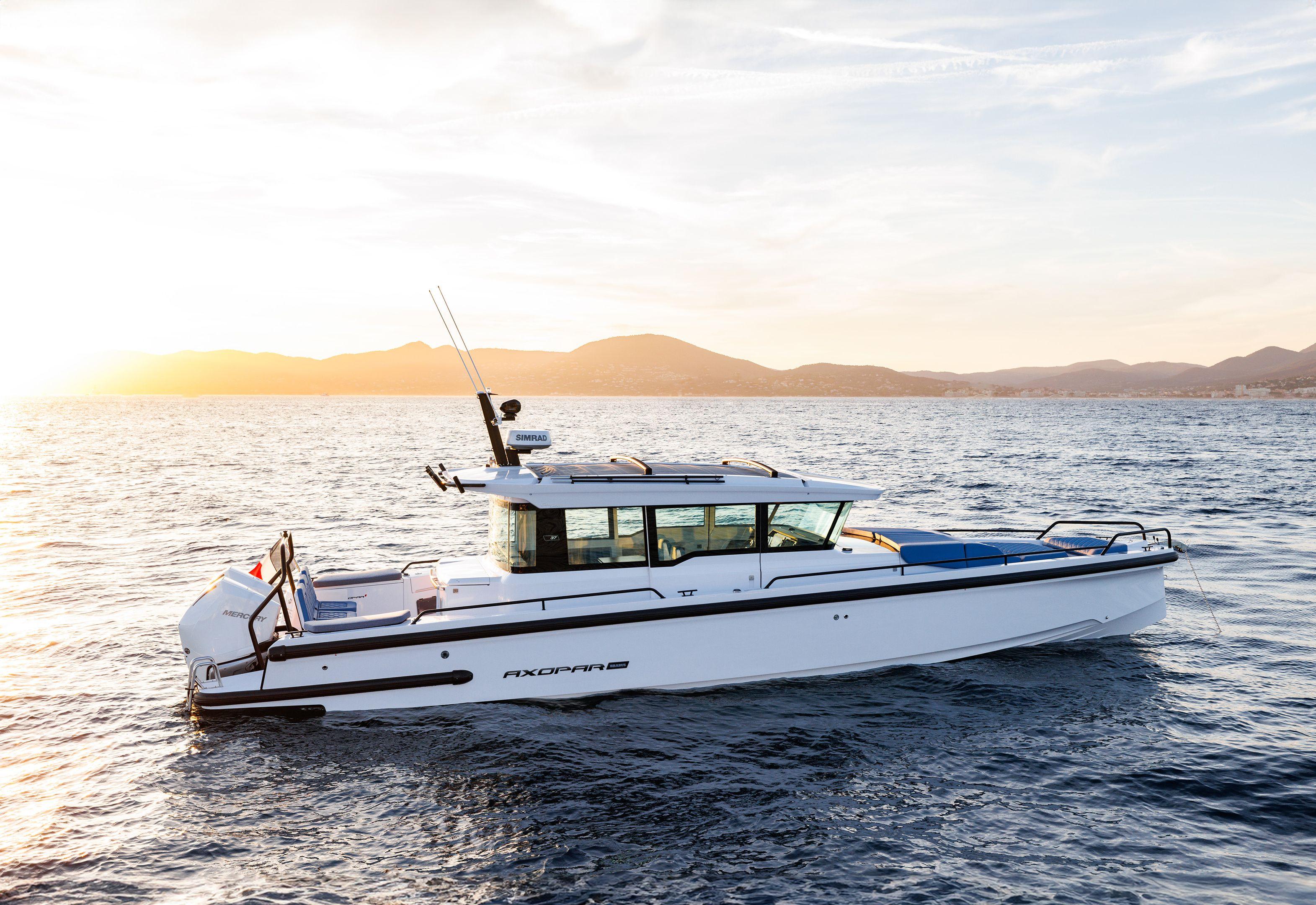 New Axopar 37XC CROSS CABIN in Devon - iNautia