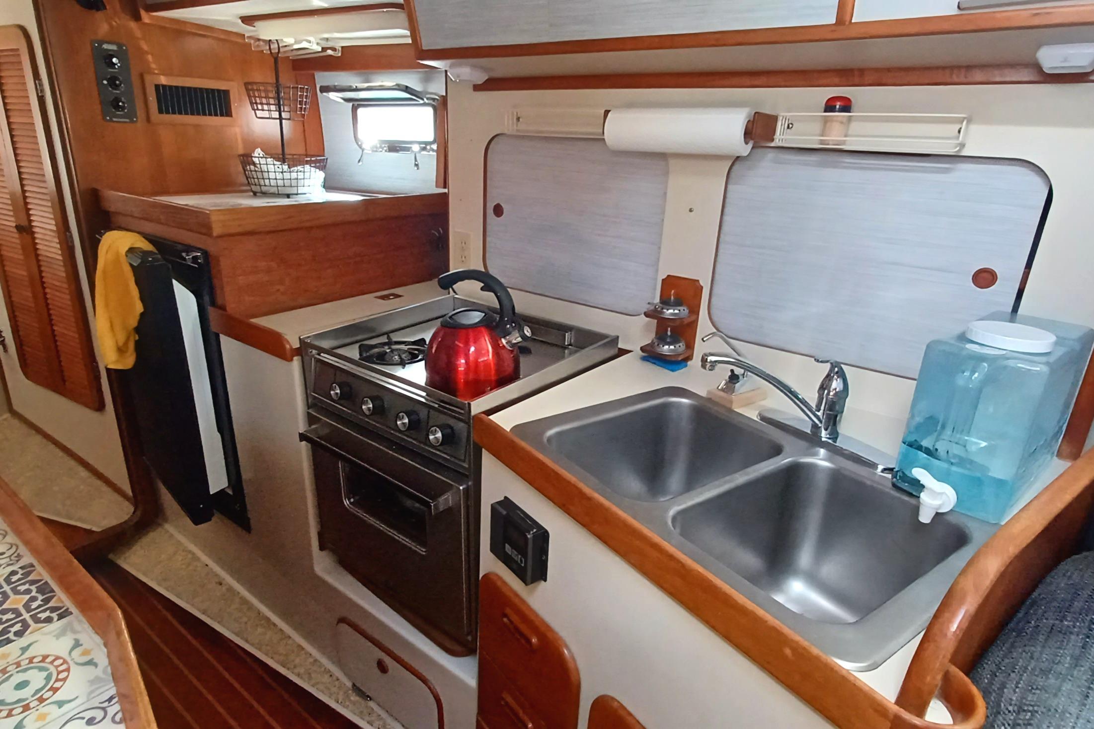 1985 Irwin 38 Mk II Sloop for sale - YachtWorld