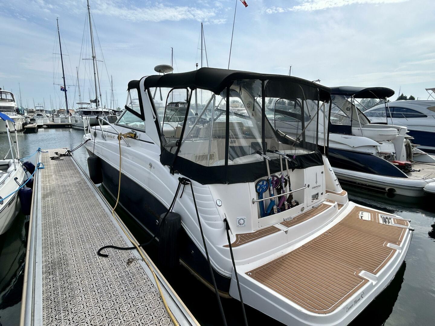 2005 Rinker 342 Fiesta Vee Motorcruiser Kaufen - YachtWorld
