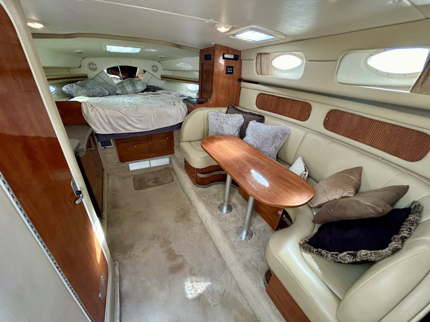 2005 Rinker 342 Fiesta Vee Cruiser for sale - YachtWorld