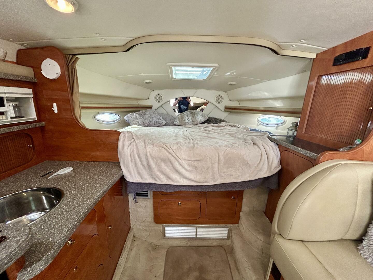 2005 Rinker 342 Fiesta Vee Cruiser for sale - YachtWorld