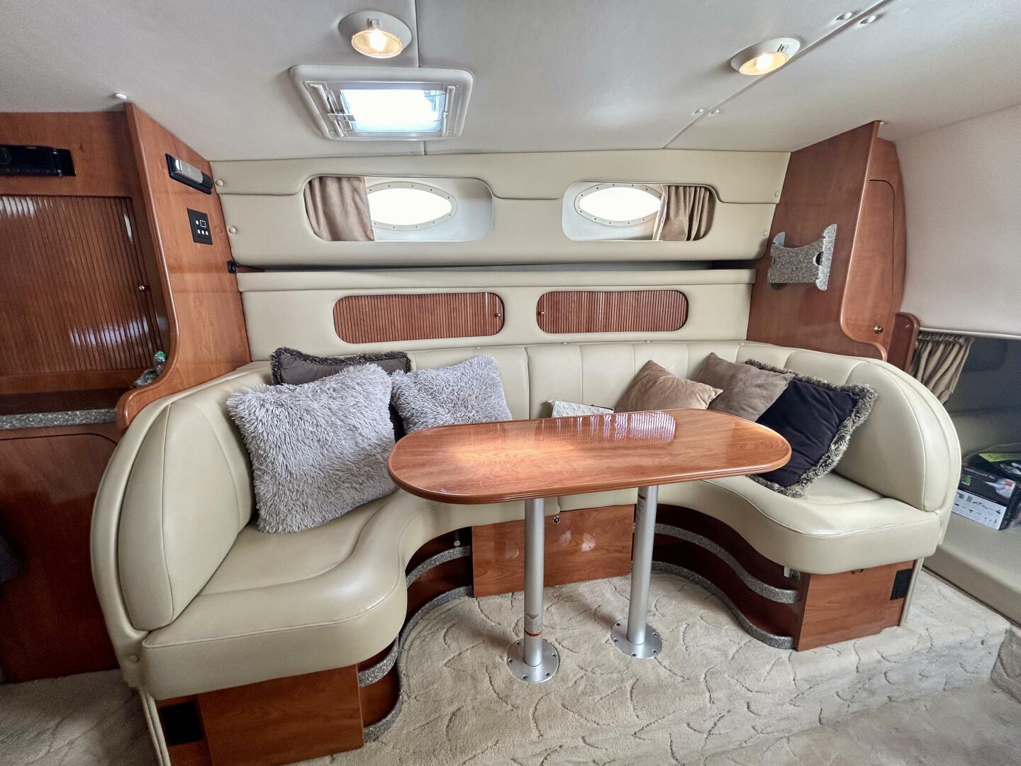 2005 Rinker 342 Fiesta Vee Cruiser for sale - YachtWorld