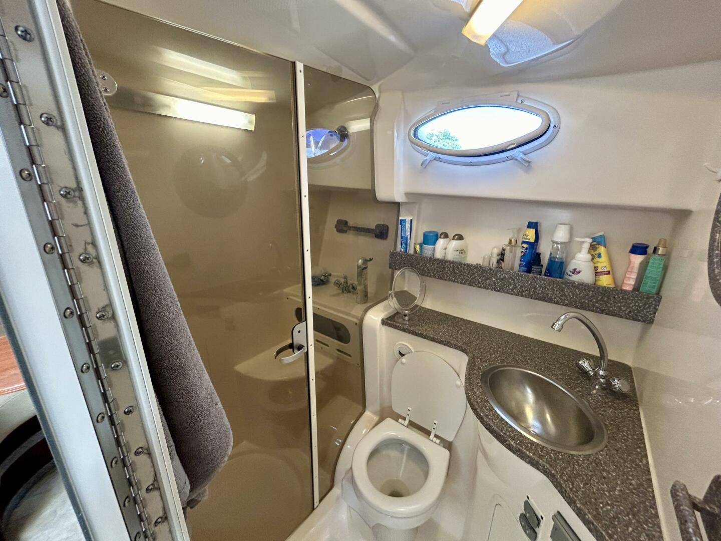 2005 Rinker 342 Fiesta Vee Cruiser for sale - YachtWorld