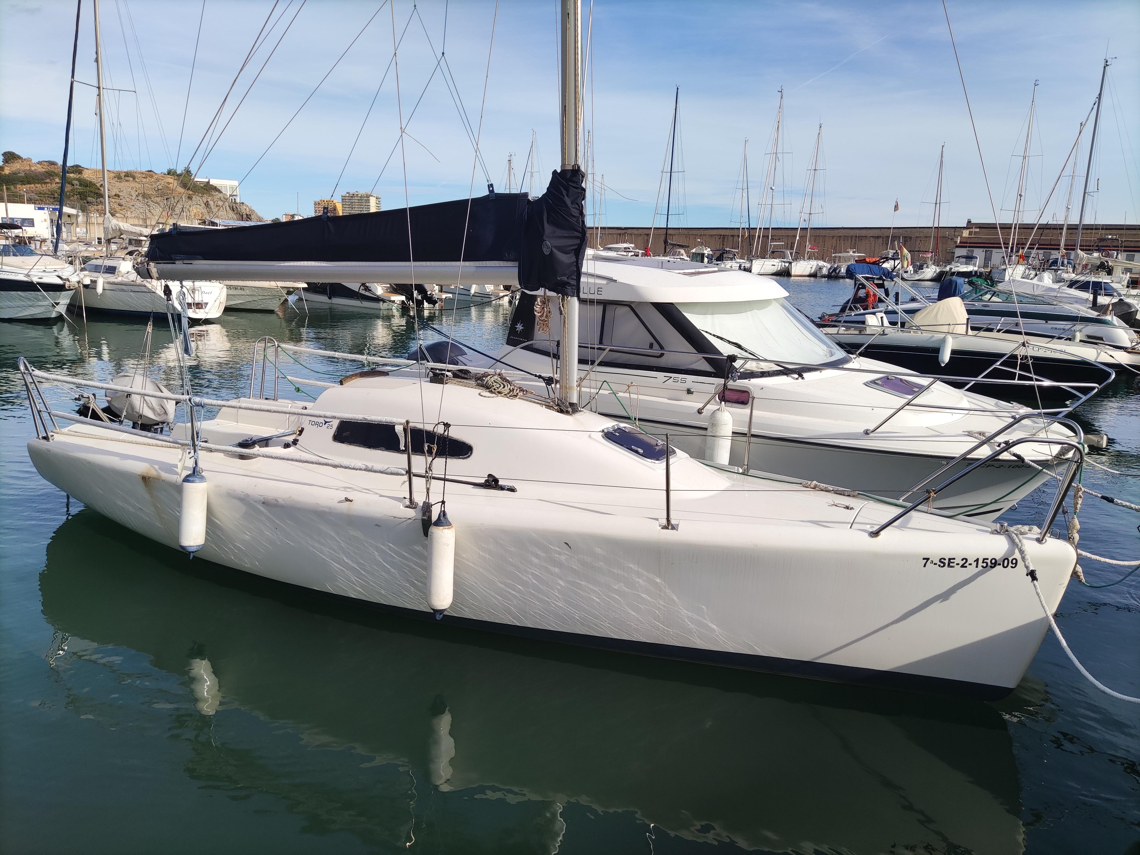 Used Universal Yachting Toro 25 in Castellón - iNautia
