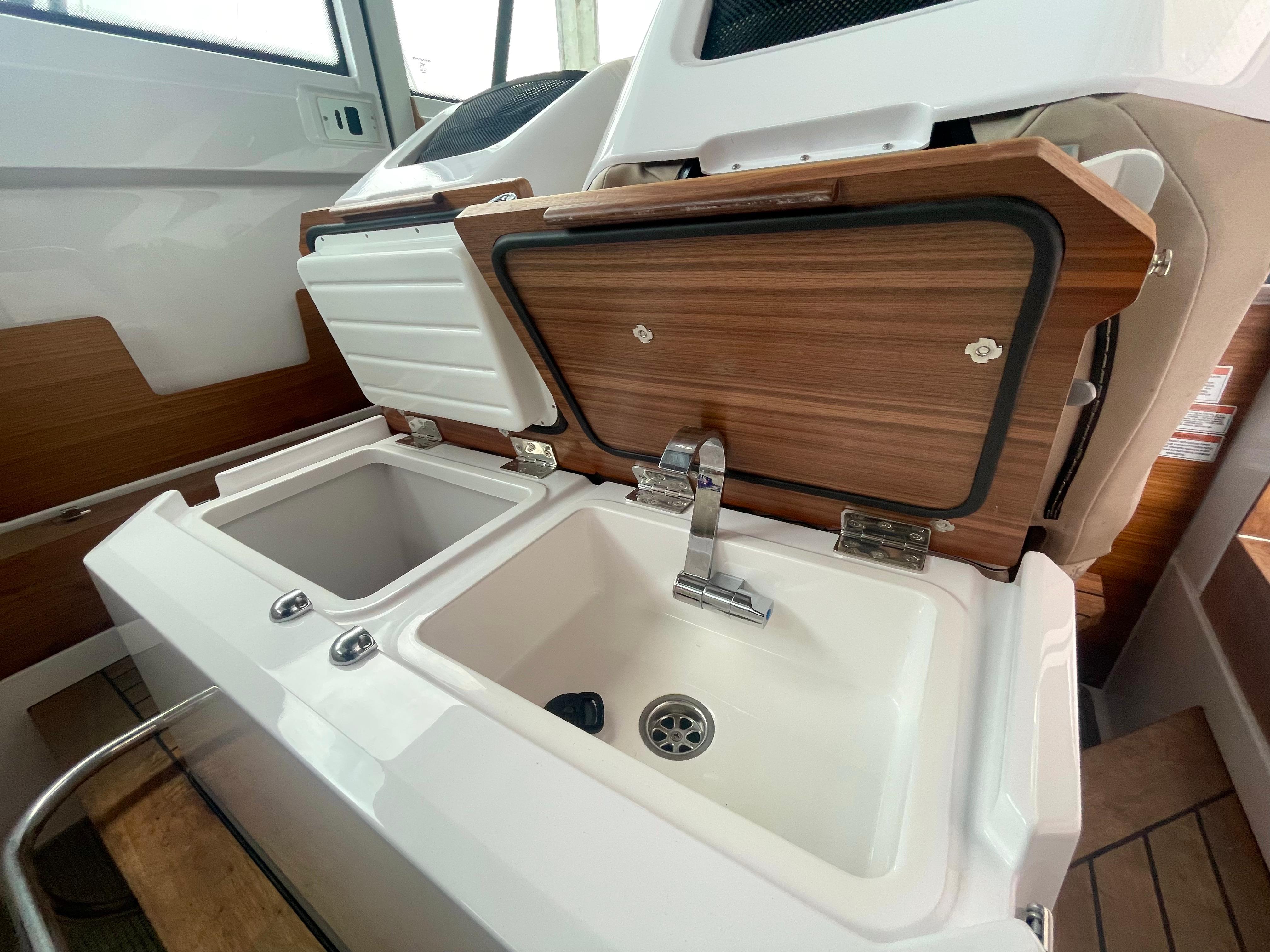 2022 Axopar 28 Cabin Cruiser for sale - YachtWorld