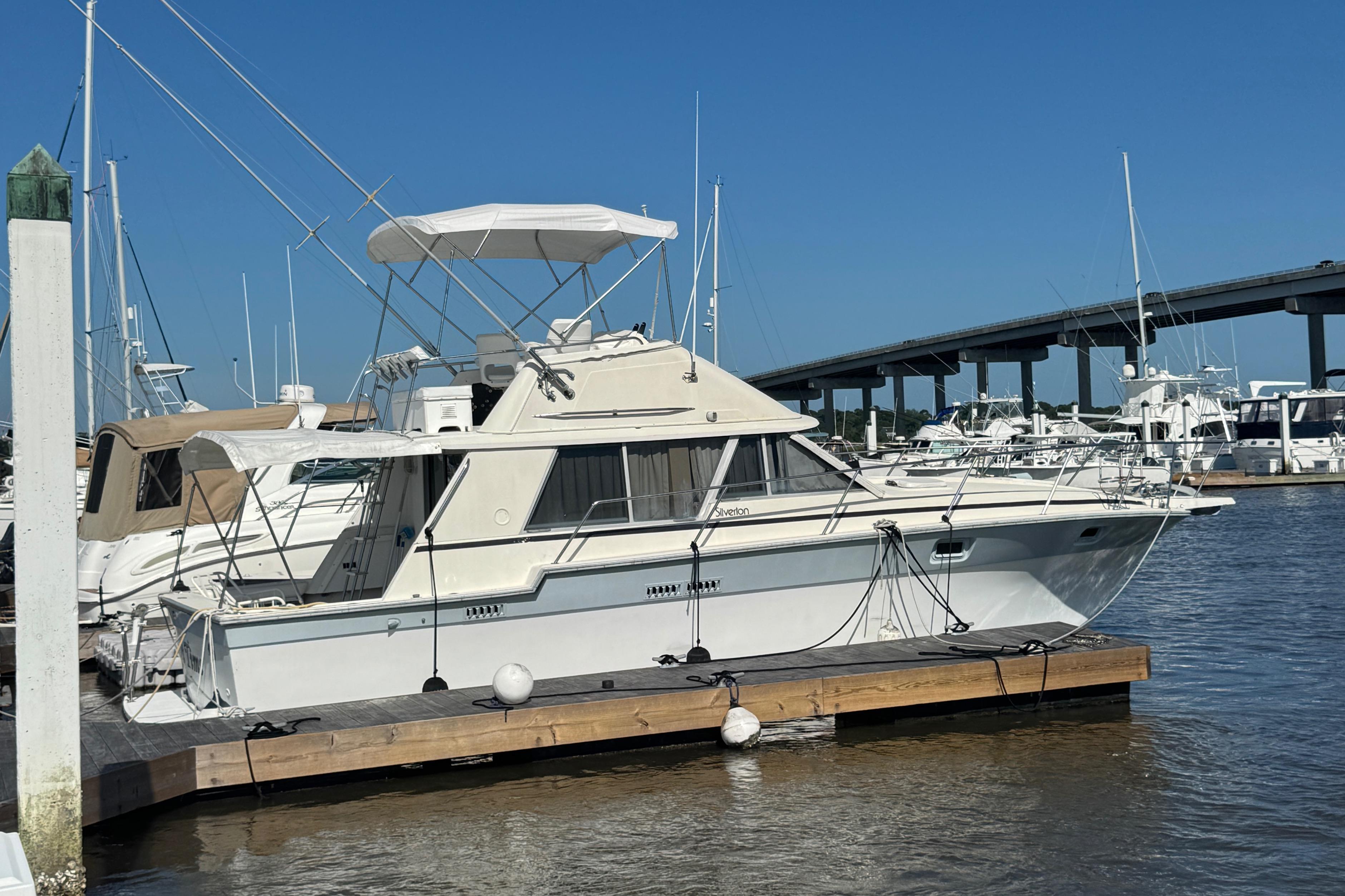 1986 Silverton 34 CONVERTIBLE FLYBRIDGE Flybridge for sale - YachtWorld