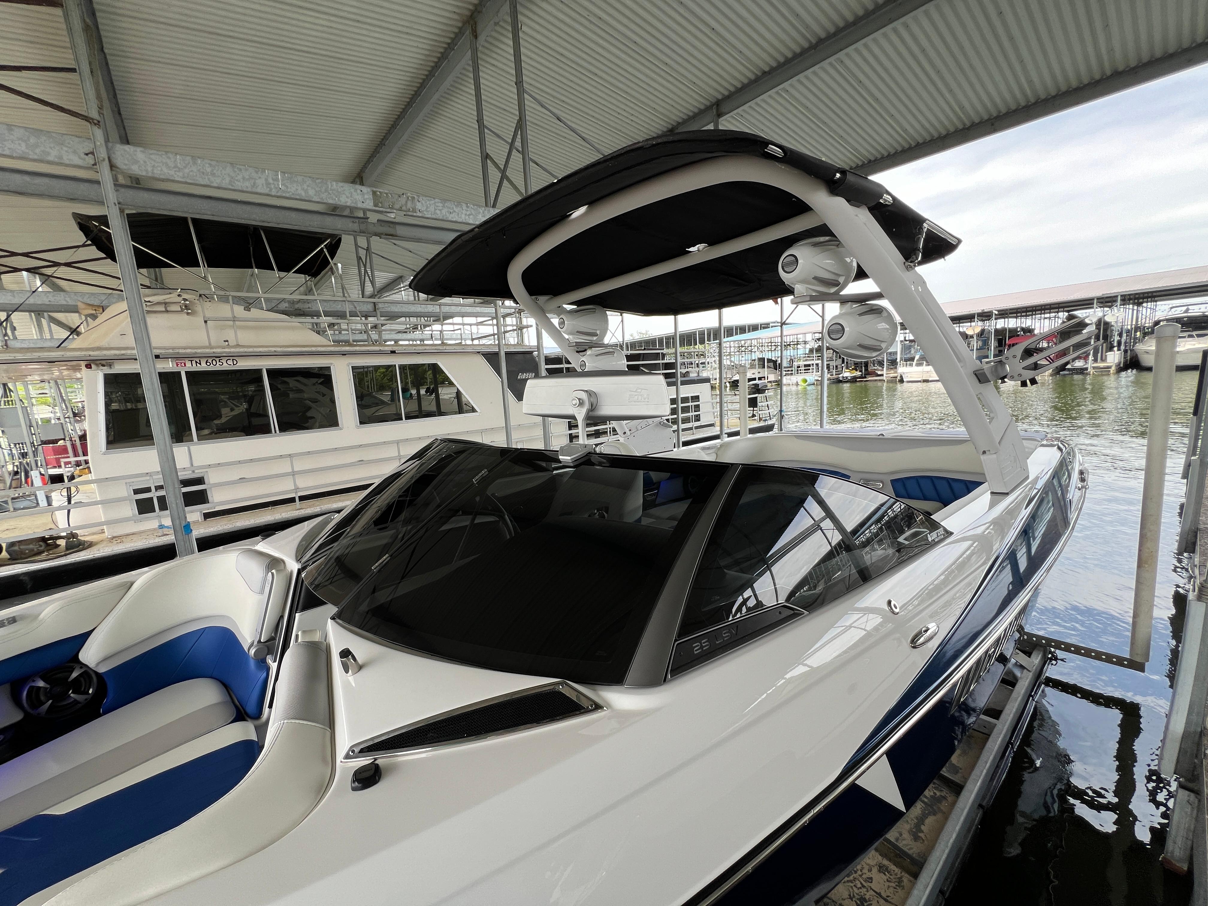 2017 Malibu Wakesetter 25 LSV Ski and Wakeboard for sale - YachtWorld