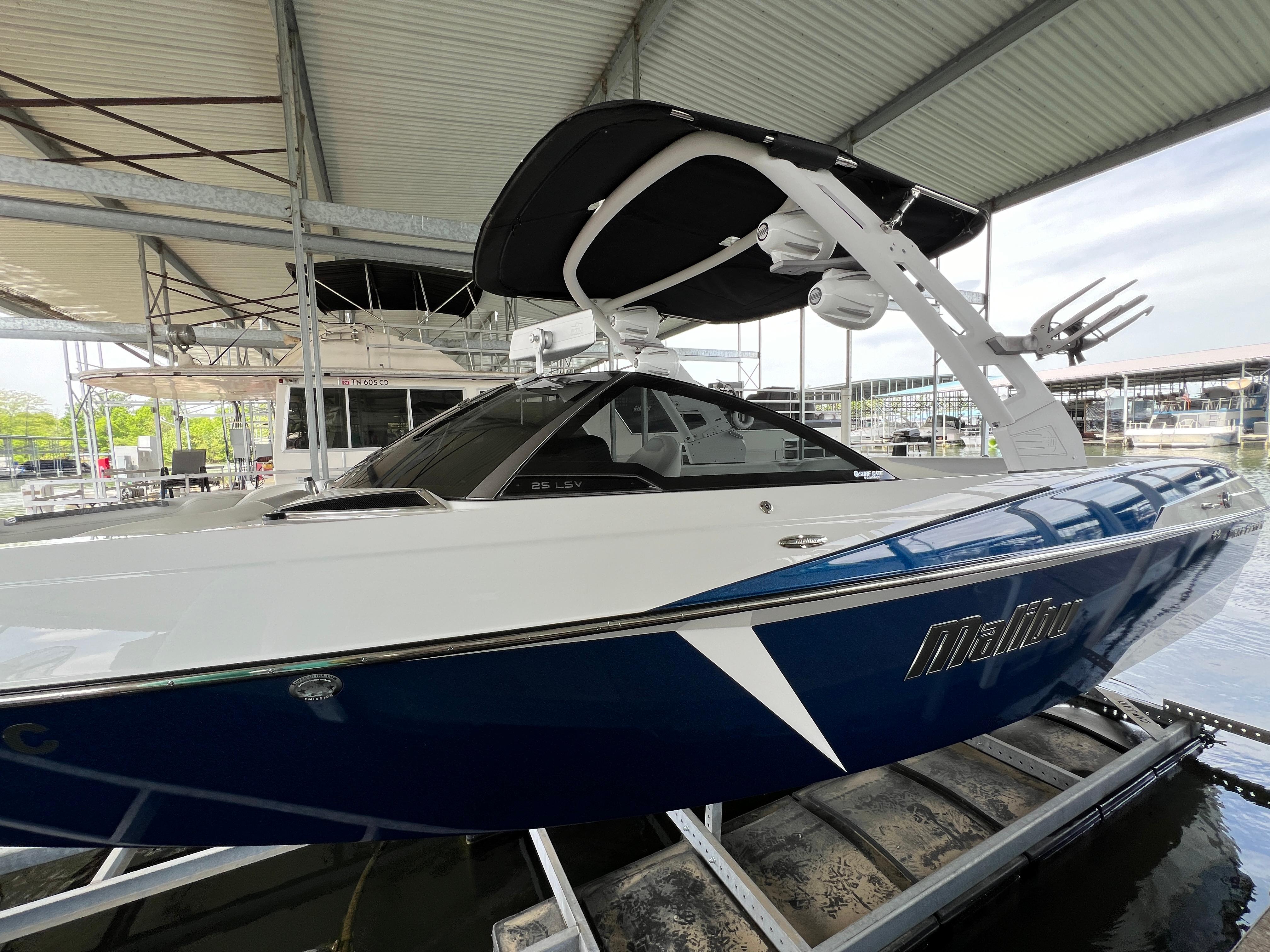 2017 Malibu Wakesetter 25 LSV Ski and Wakeboard for sale - YachtWorld