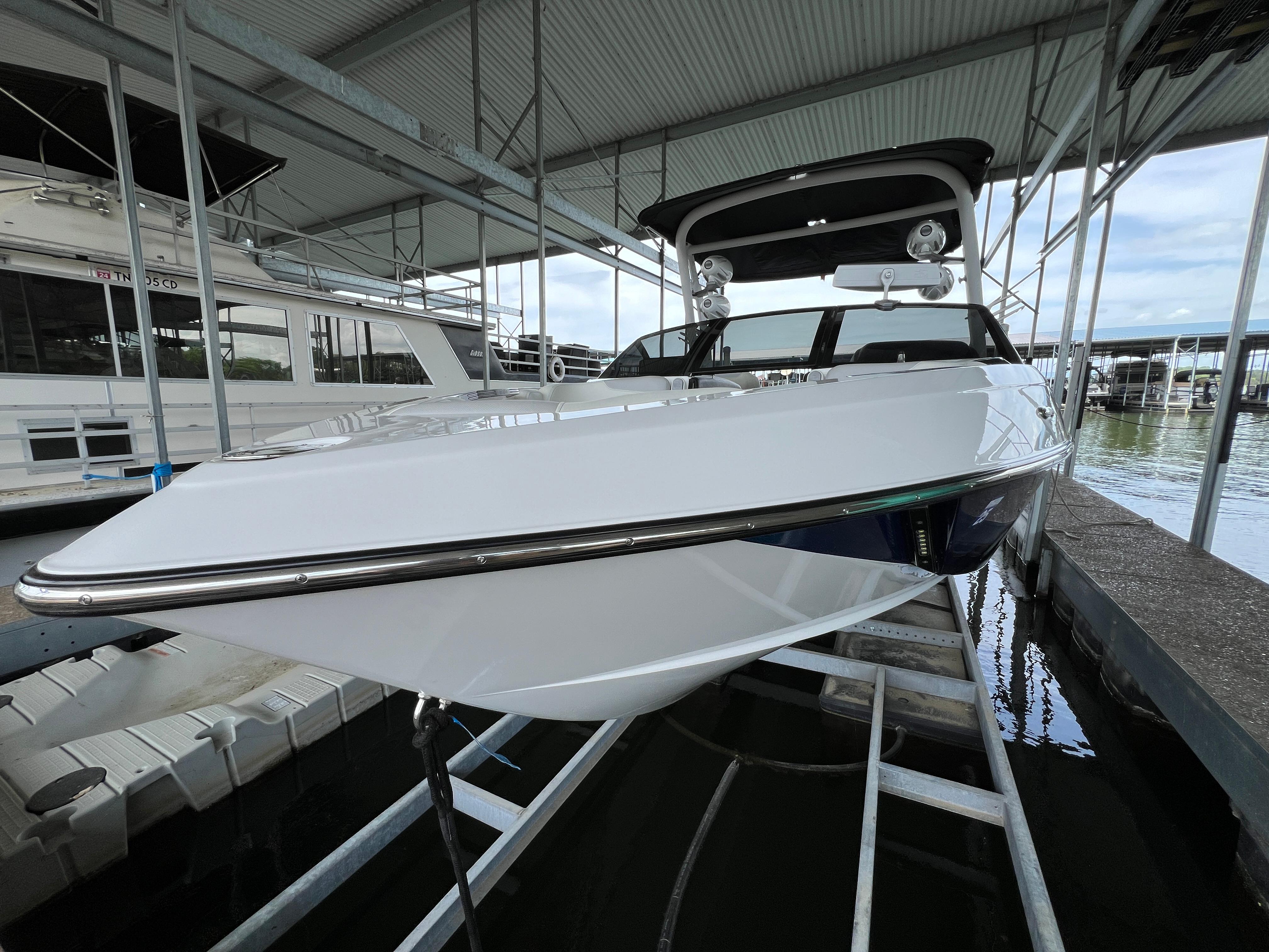 2017 Malibu Wakesetter 25 LSV Ski and Wakeboard for sale - YachtWorld