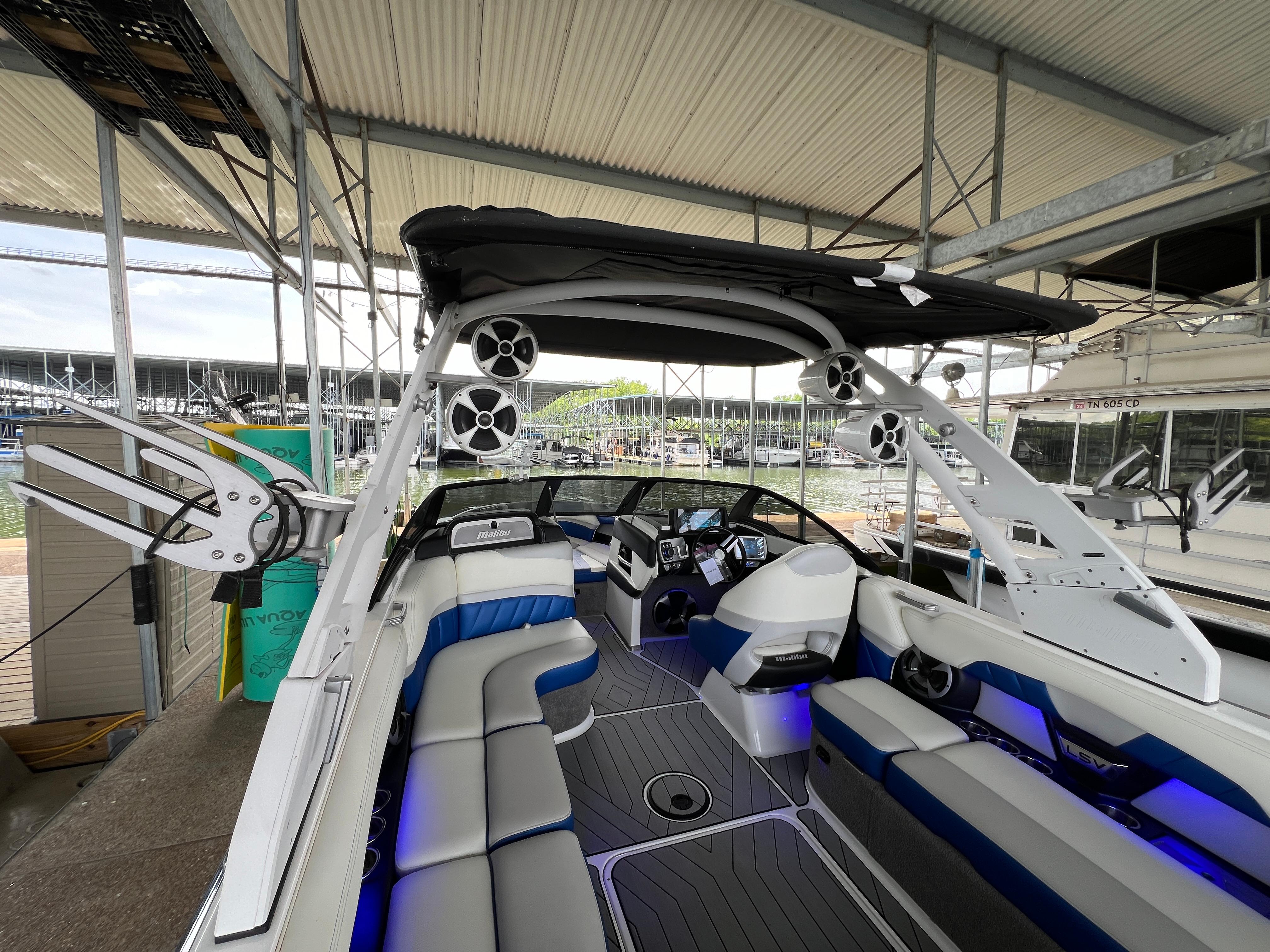 2017 Malibu Wakesetter 25 LSV Ski and Wakeboard for sale - YachtWorld