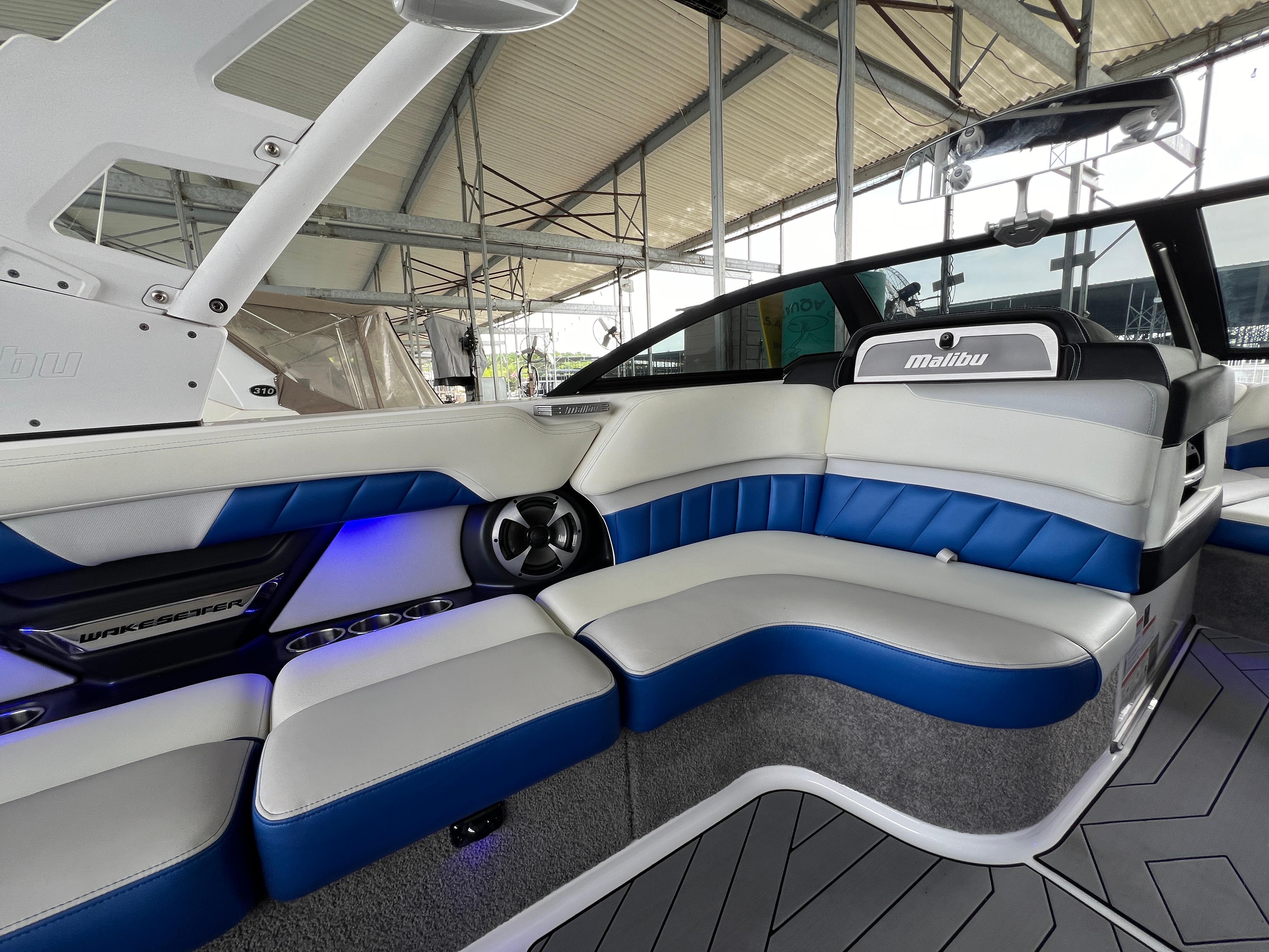 2017 Malibu Wakesetter 25 LSV Ski and Wakeboard for sale - YachtWorld