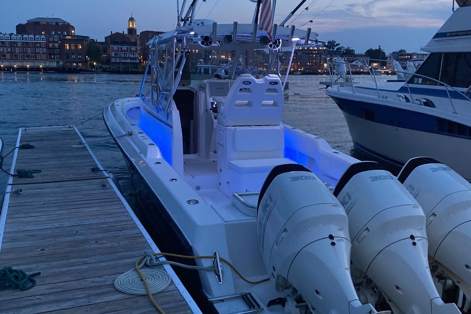 2005 Contender Cuddy Fish Around Center Console for sale - YachtWorld