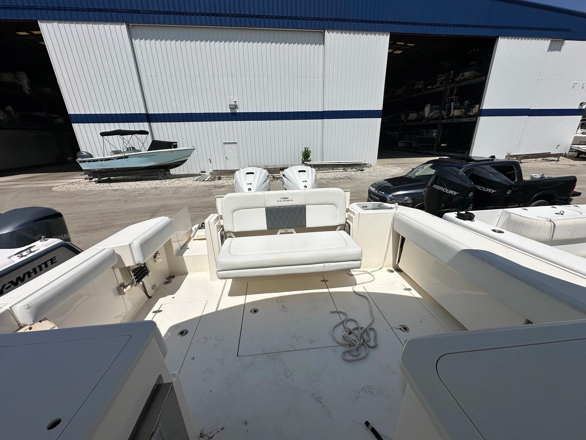 2021 Cobia 330 DC Dual Console for sale - YachtWorld