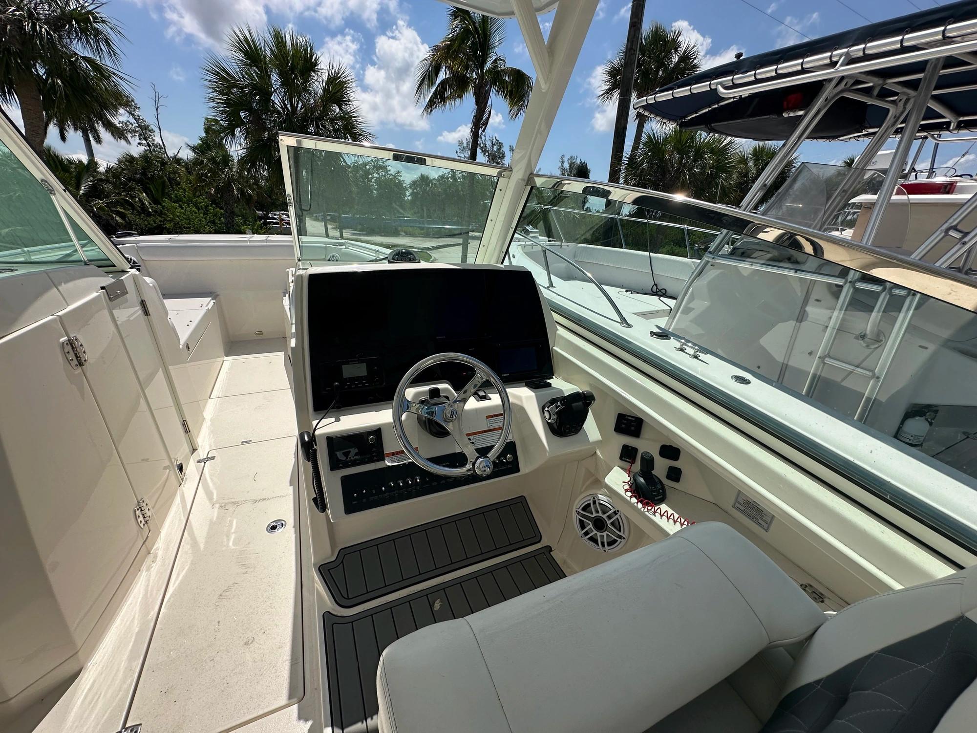 2021 Cobia 330 DC Dual Console for sale - YachtWorld