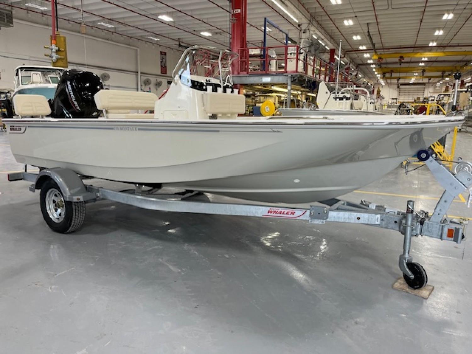 New 2024 Boston Whaler Boston Whaler 190 Montauk - 35 - Ille-et-Vilaine ...