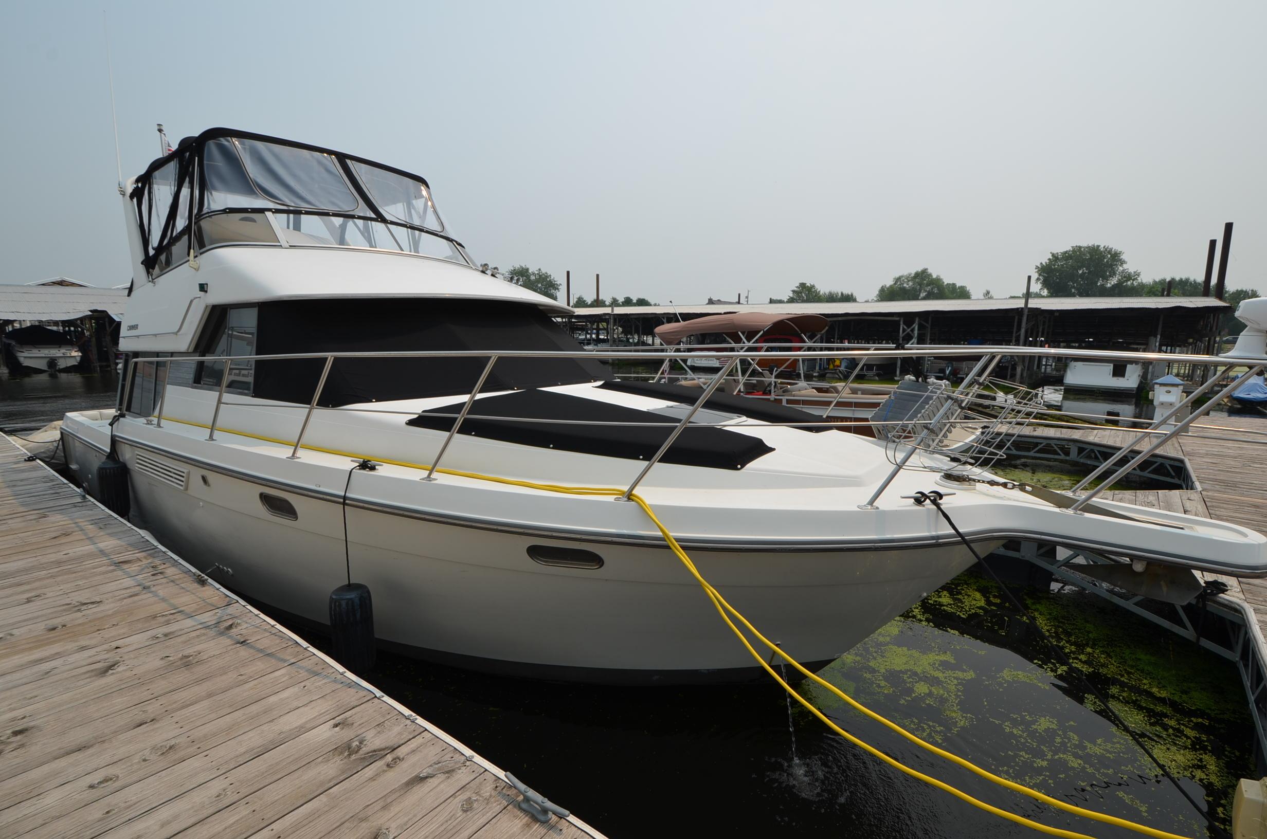 1995 Carver 370 Voyager Convertible for sale - YachtWorld