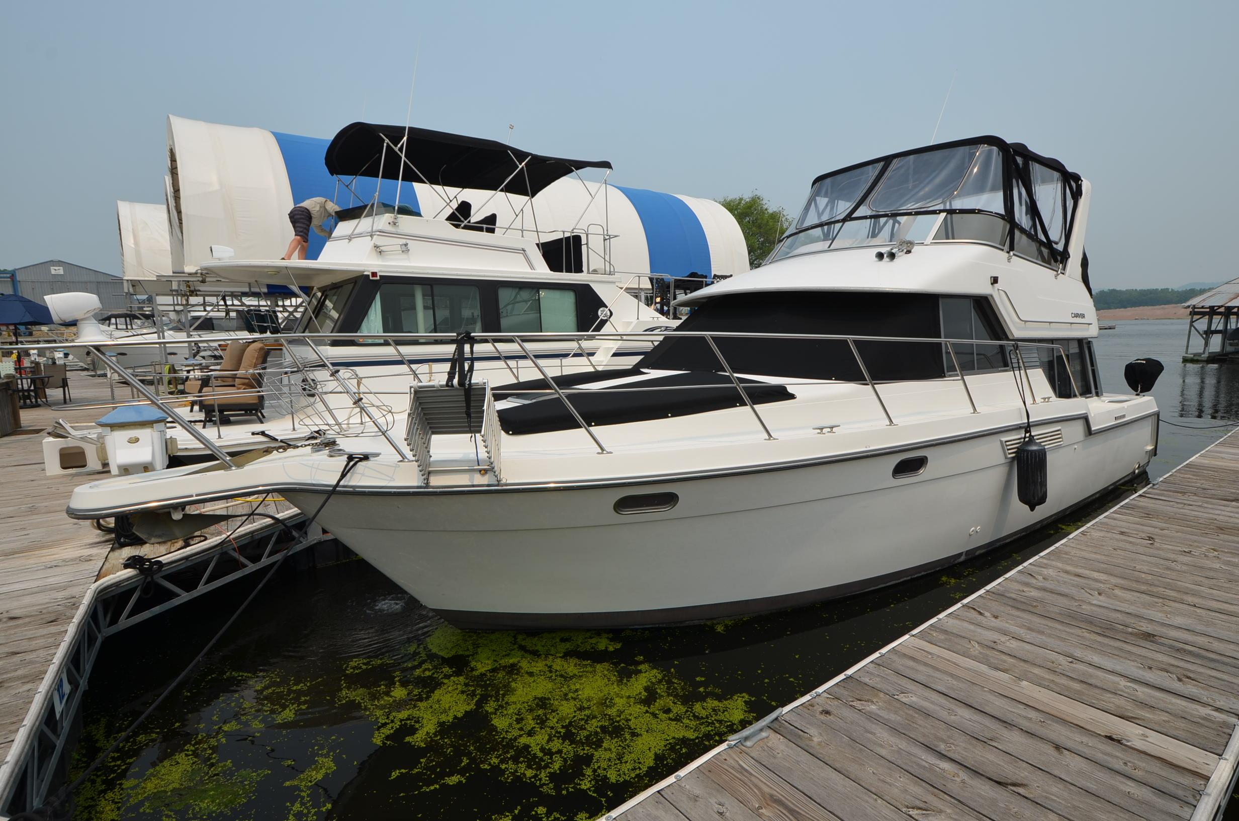 1995 Carver 370 Voyager Convertible for sale - YachtWorld