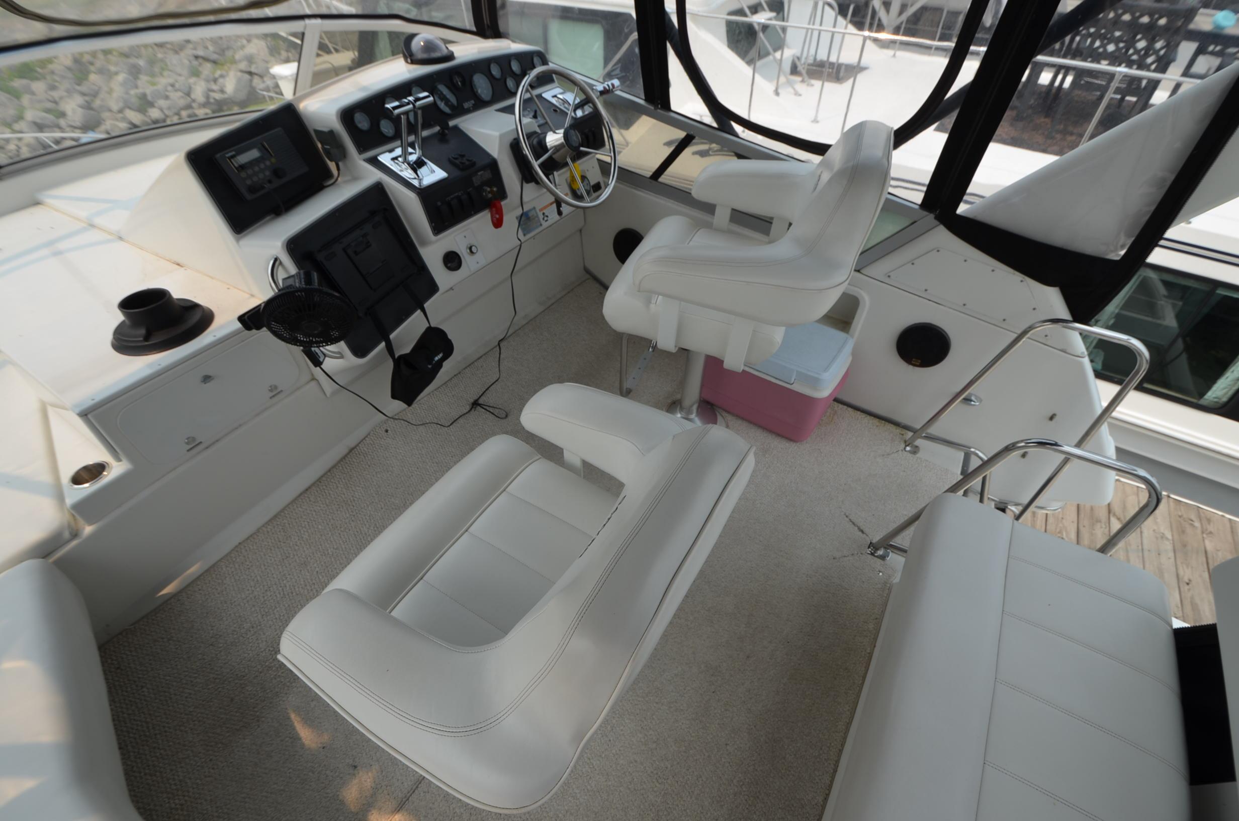 1995 Carver 370 Voyager Convertible for sale - YachtWorld