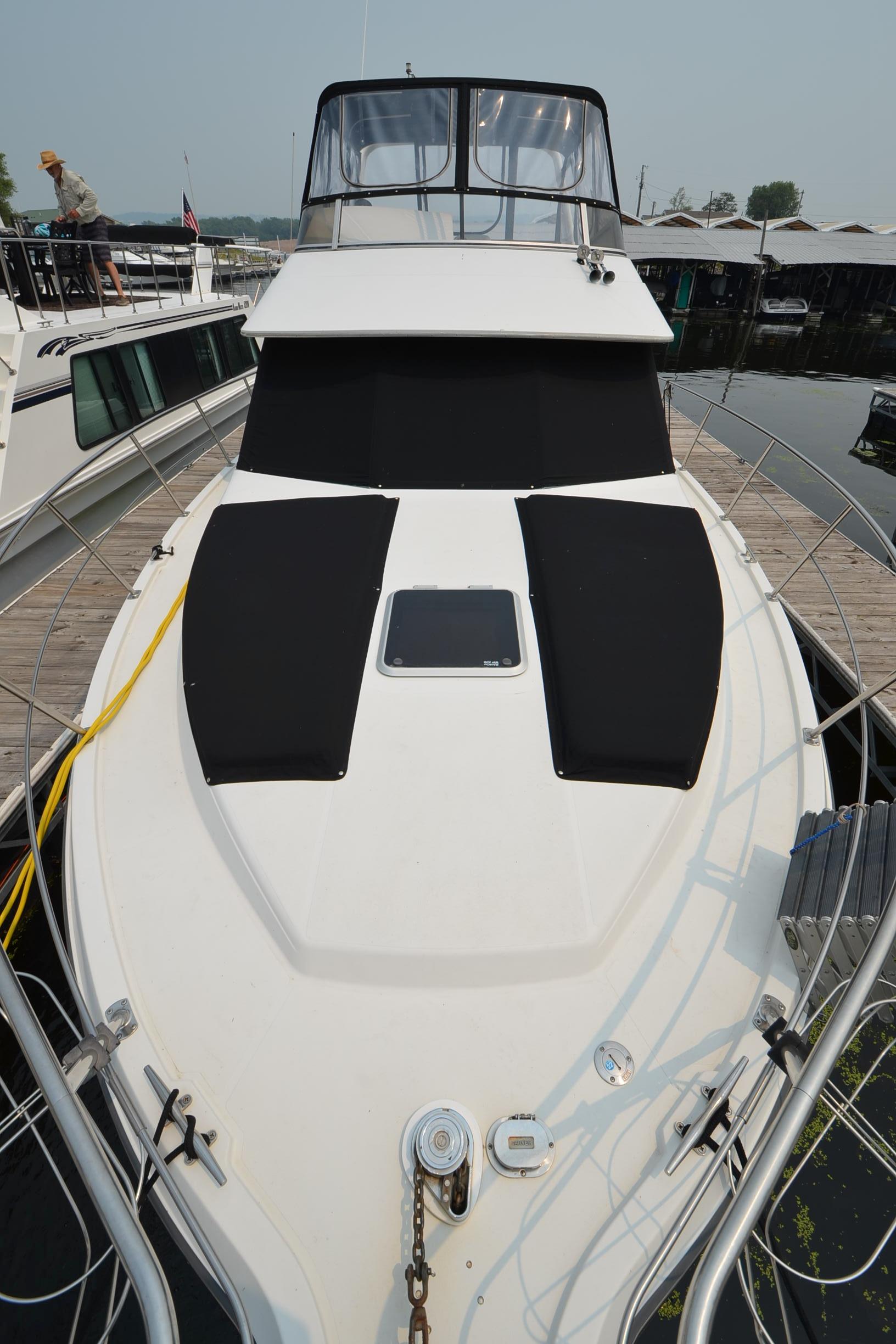 1995 Carver 370 Voyager Convertible for sale - YachtWorld