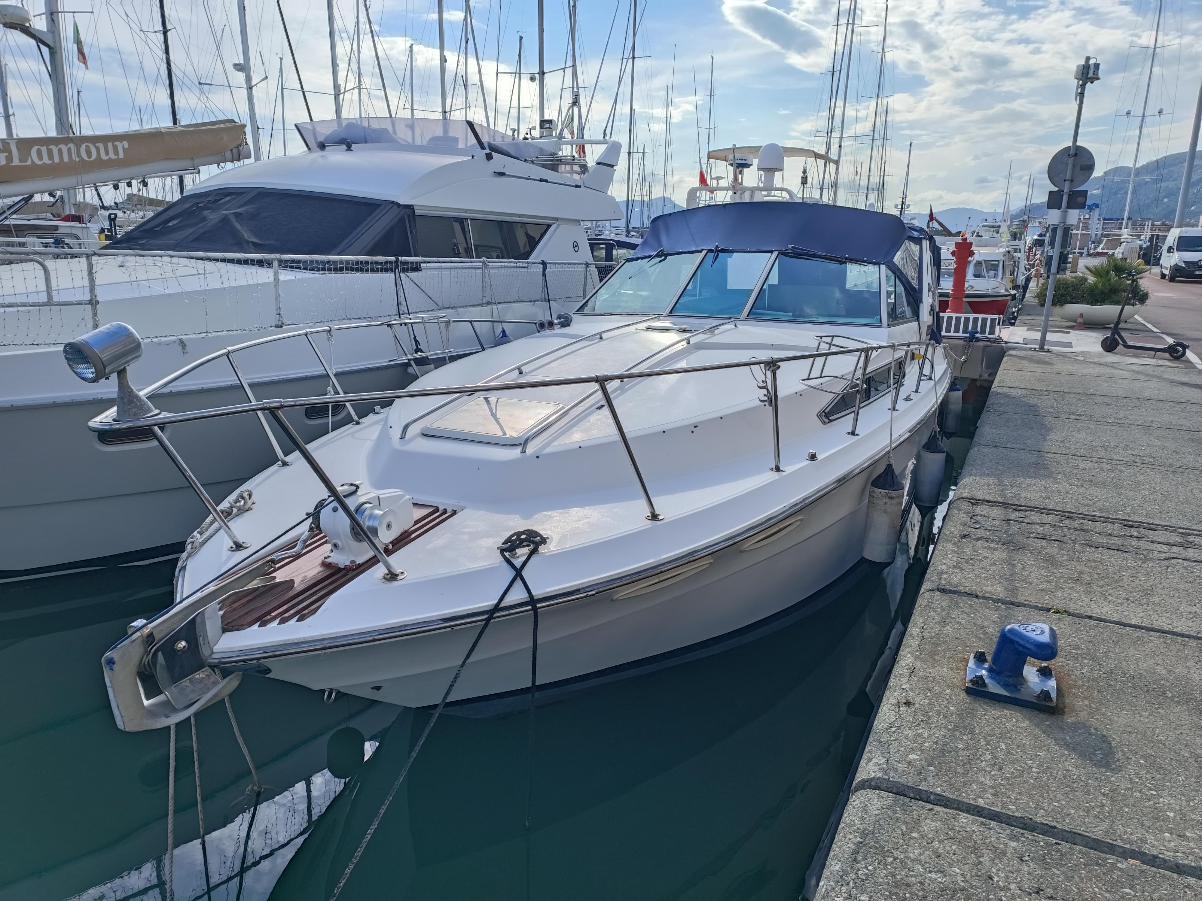 Used 1988 Sea Ray 340 Sundancer - Genova | YachtFocus