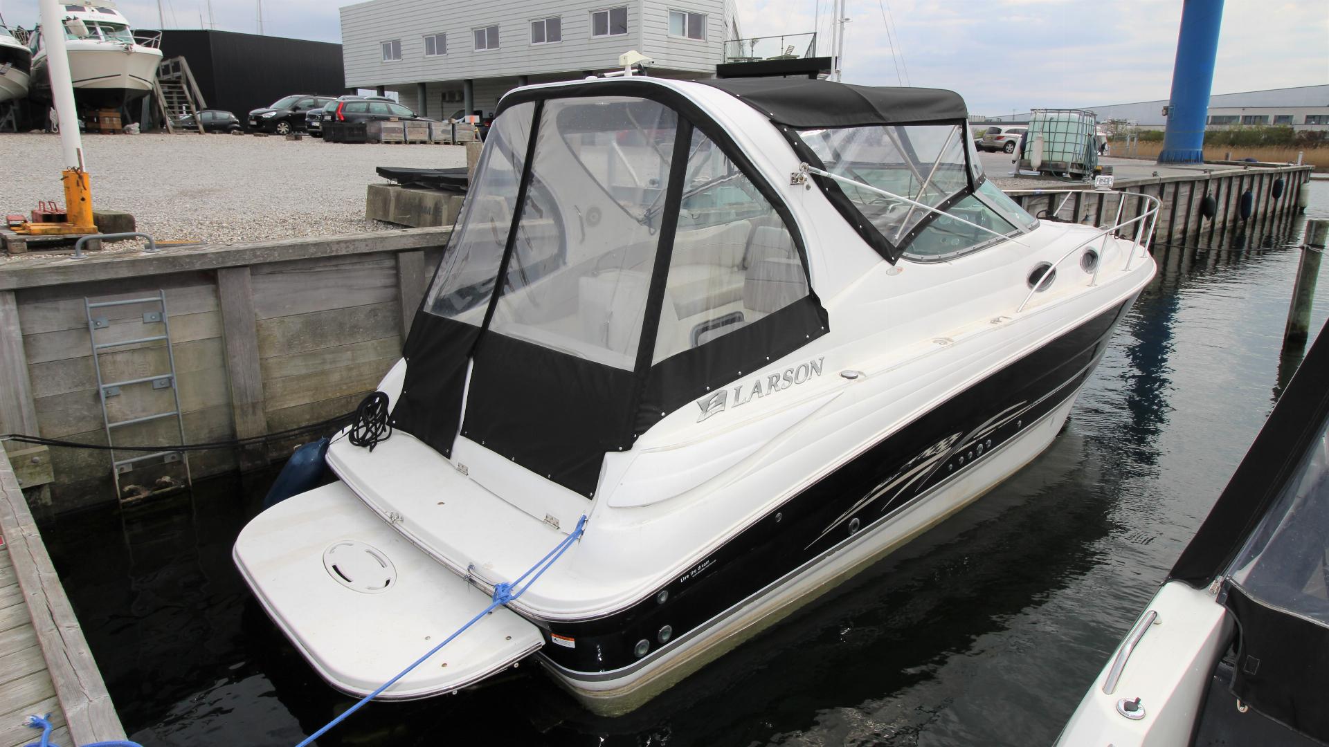 Larson Cabrio 290 Mid Cabin | 2007 | 8m | Boatshop24