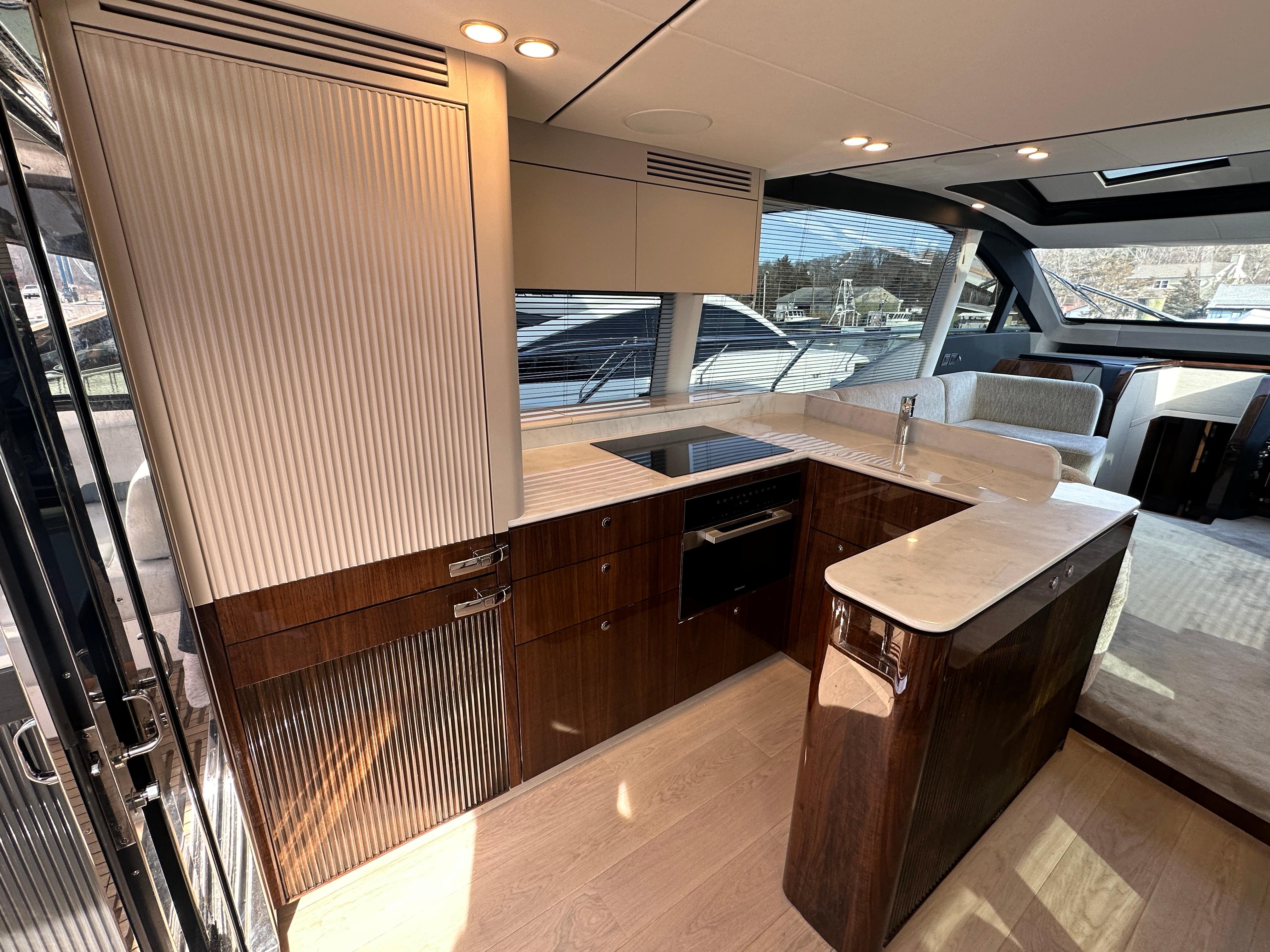 2024 Fairline Phantom 65 Flybridge for sale - YachtWorld