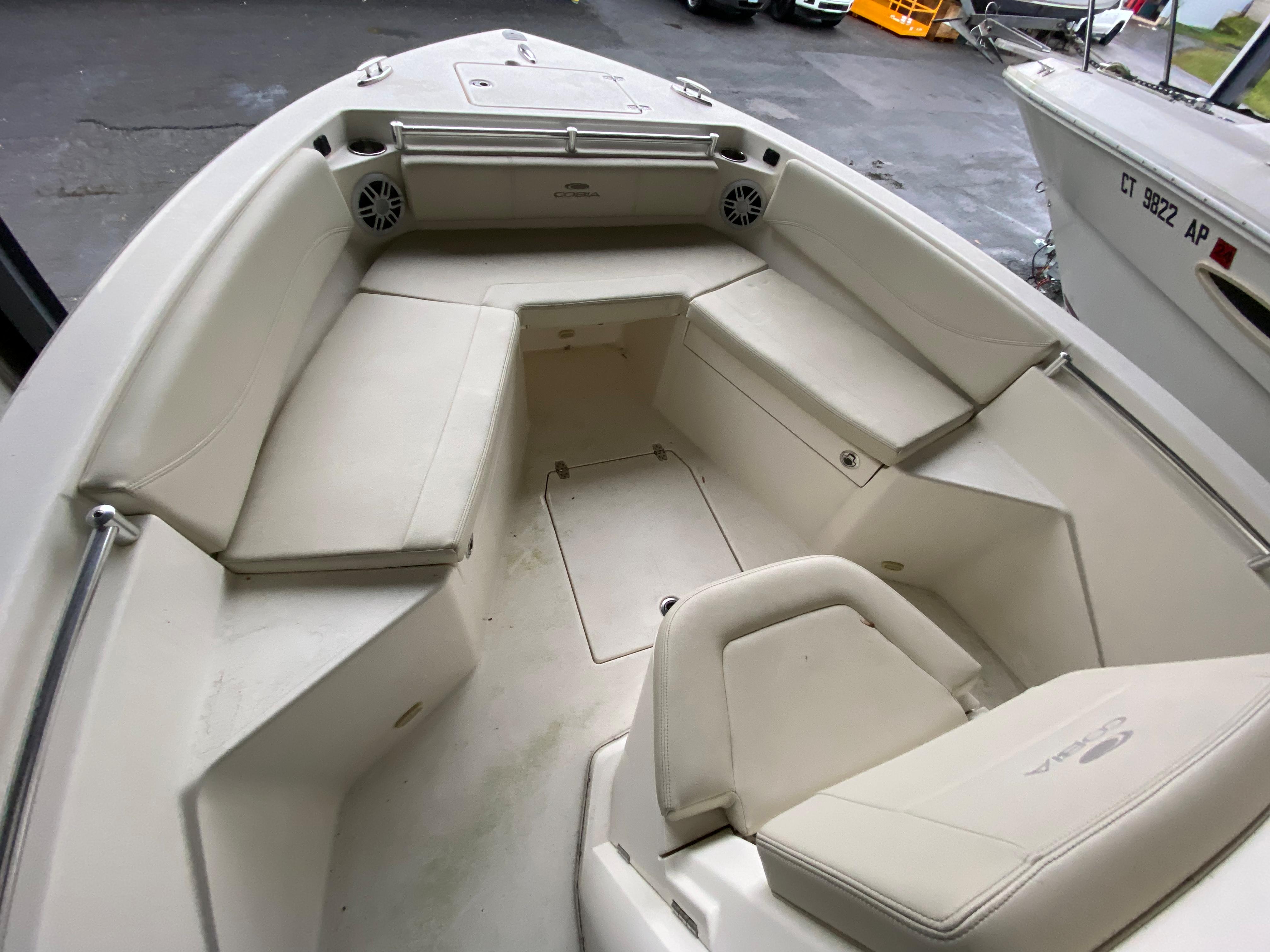 2019 Cobia 240 CC Center Console for sale - YachtWorld