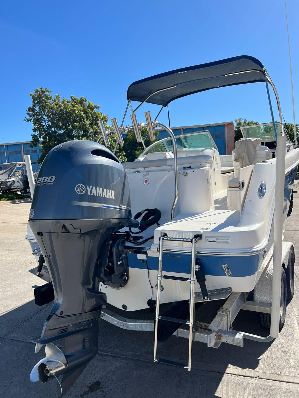 2014 Robalo R227 Dual Console Dual Console for sale - YachtWorld
