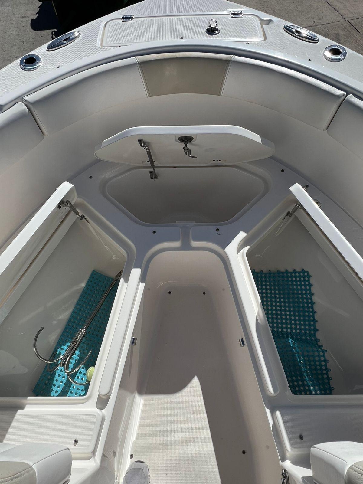 2014 Robalo R227 Dual Console Dual Console for sale - YachtWorld