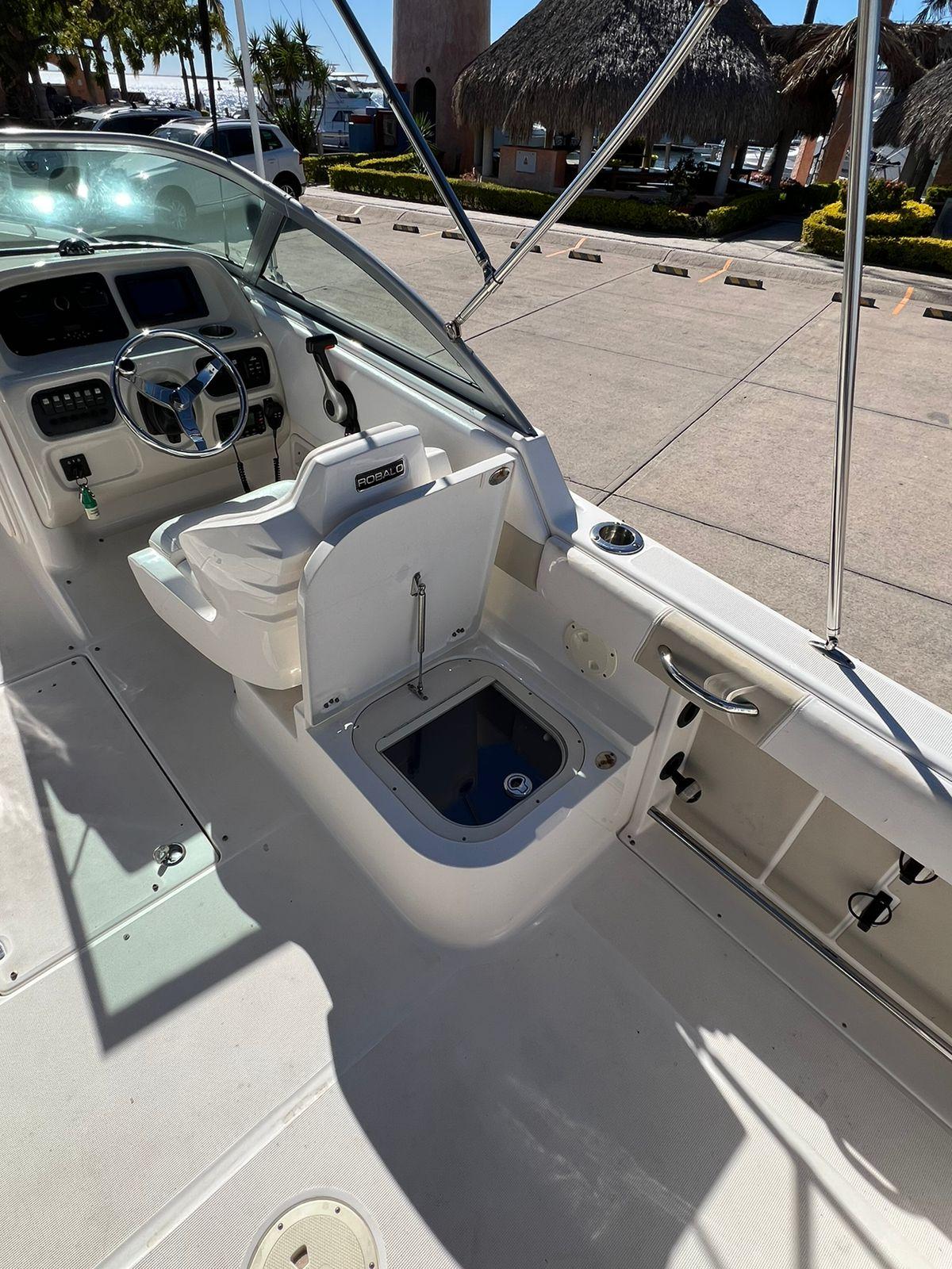 2014 Robalo R227 Dual Console Dual Console for sale - YachtWorld
