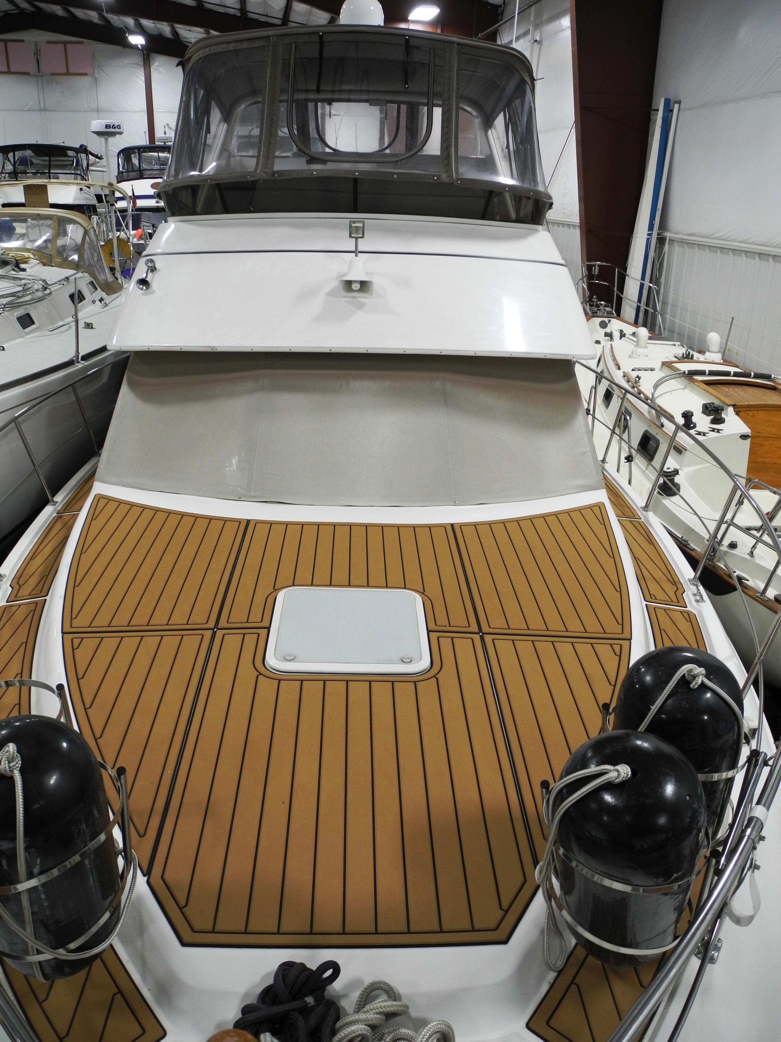 2000 Carver 404 Cockpit Motor Yacht Cruiser for sale - YachtWorld