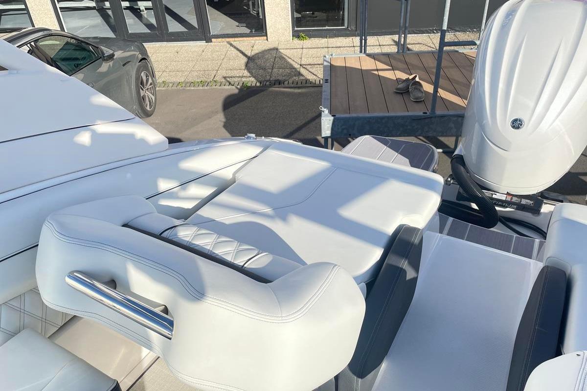 Regal LX4 | 8m | 2023 | Boats and Outboards