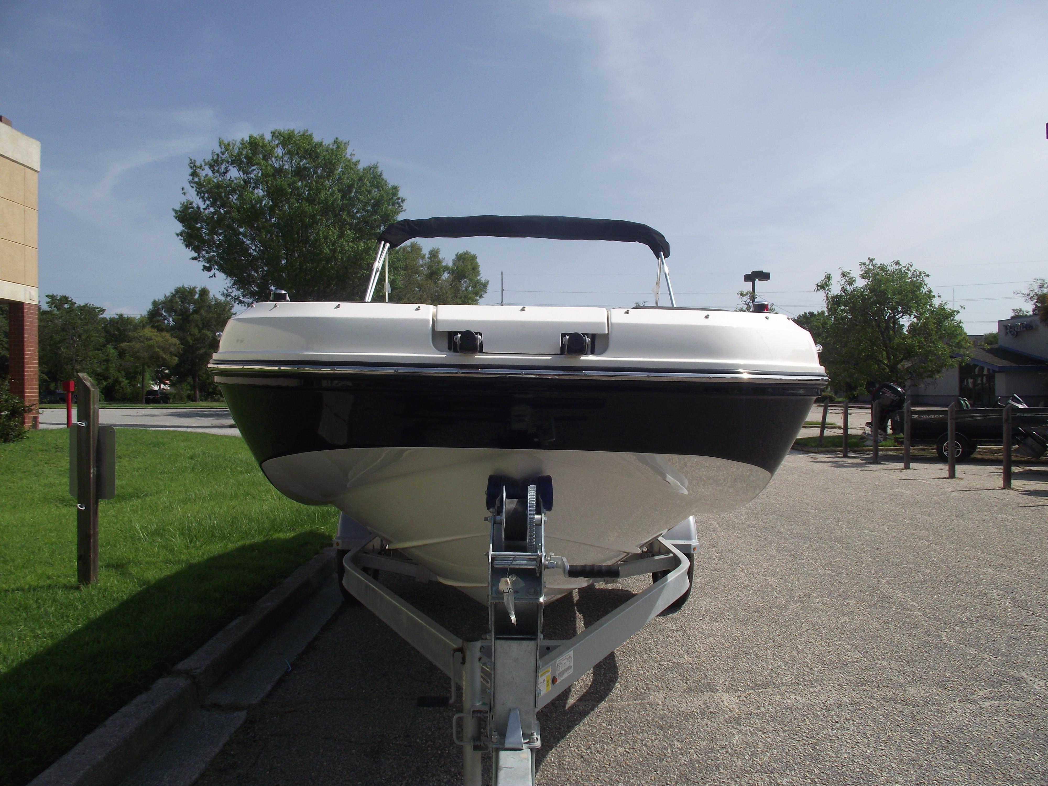 2024 Bayliner DX2000 Deckboot Kaufen - YachtWorld