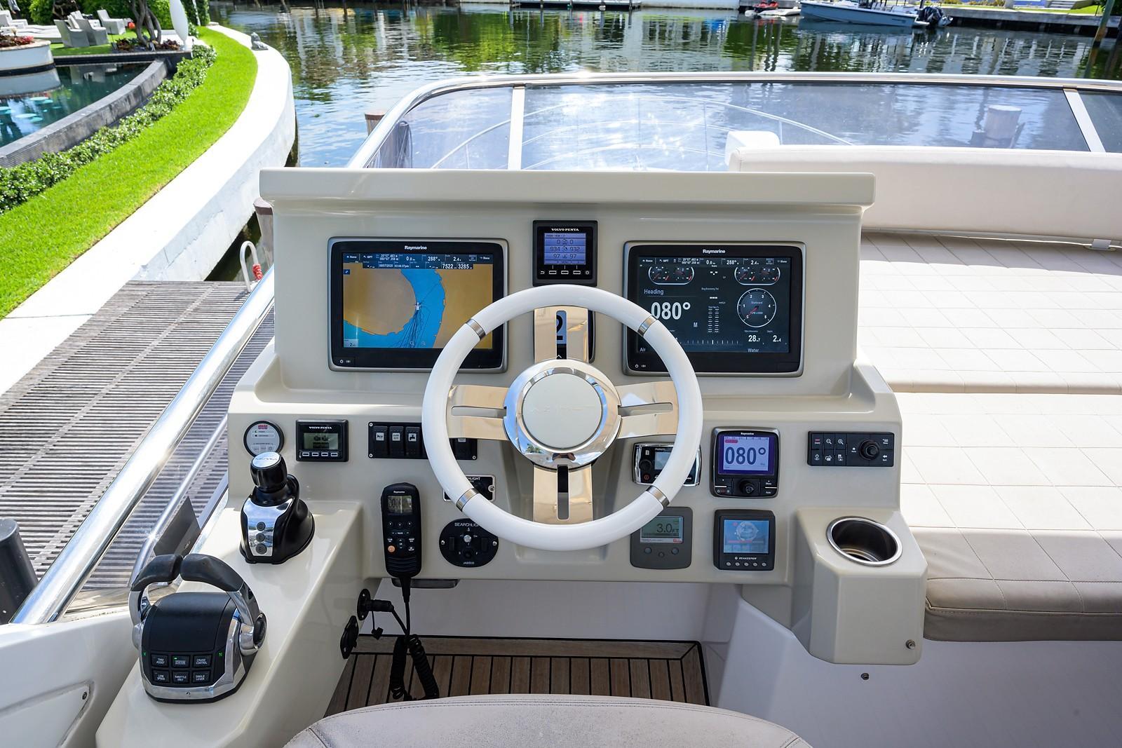 2015 Azimut 50 Flybridge Flybridge for sale - YachtWorld