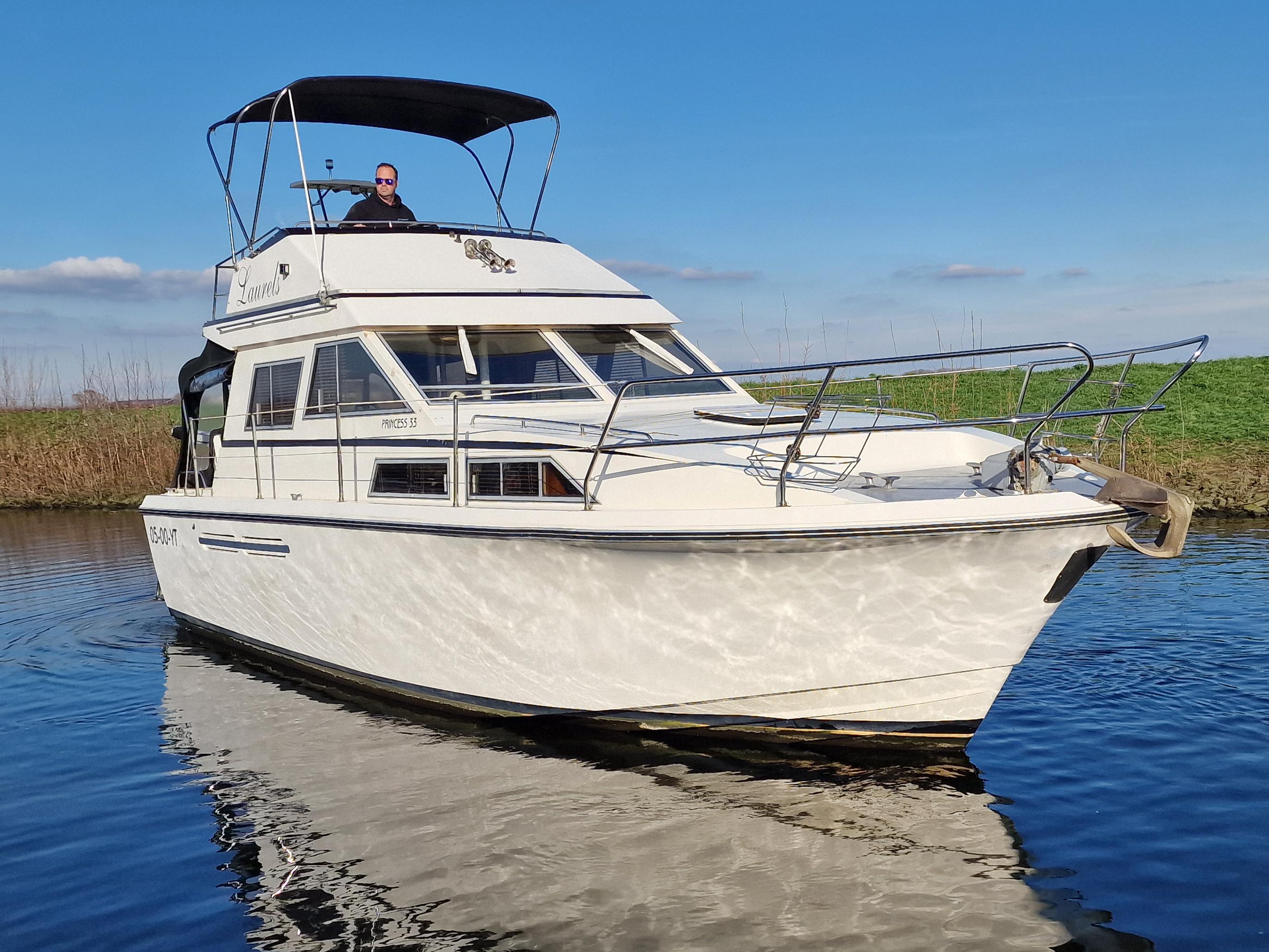 Occasion 1987 Princess 33 Fly | YachtFocus