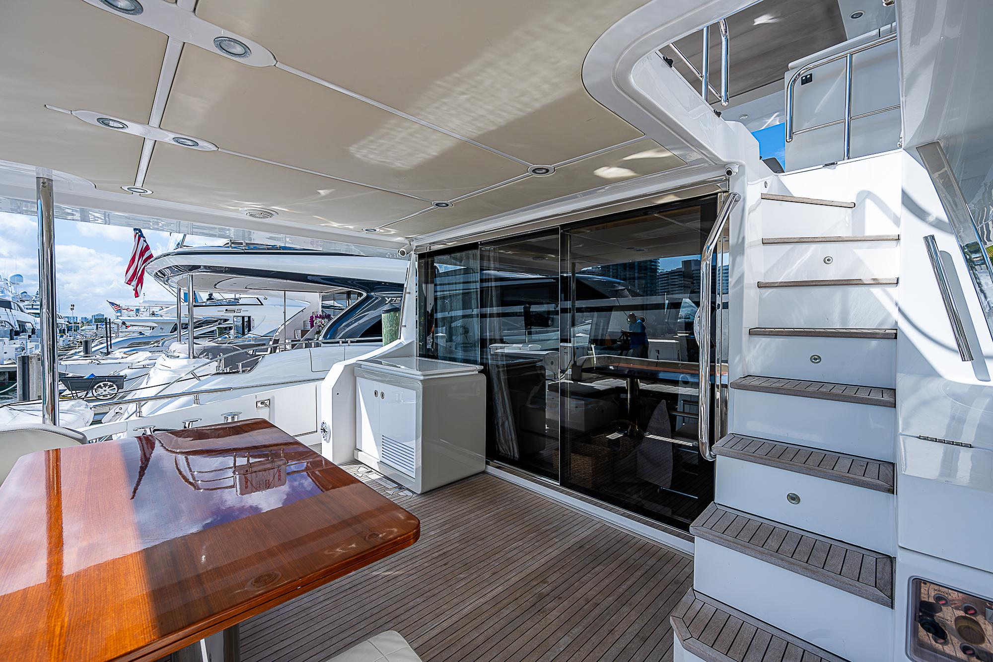 2017 Azimut 72 FLY Flybridge for sale - YachtWorld