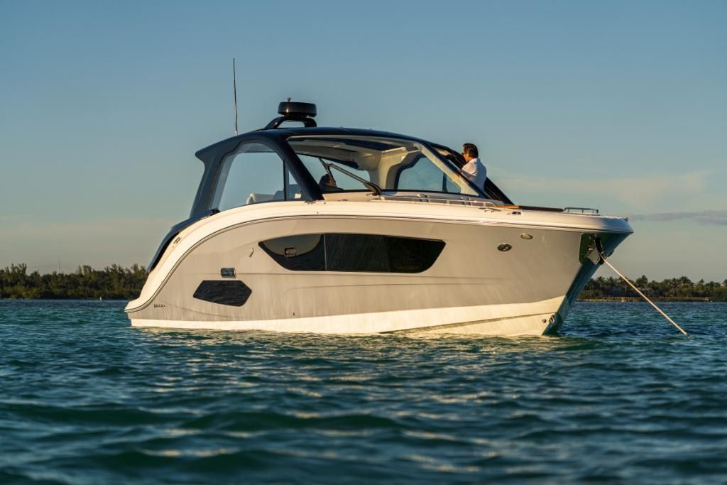 2026 Sea Ray Sundancer 370 Outboard Sports cruiser à vendre - YachtWorld