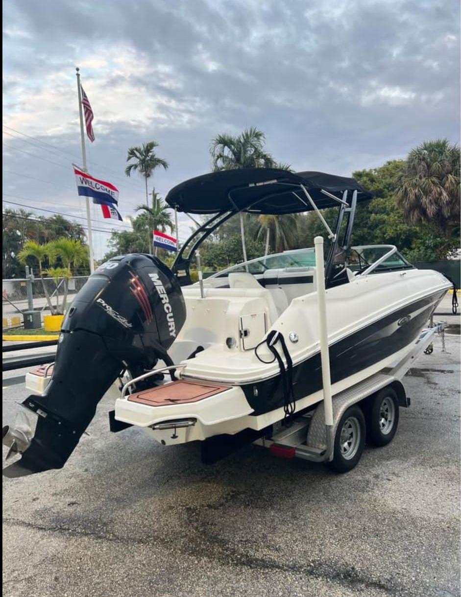 2014 Sea Ray 220 Sundeck Outboard Bowrider Boote Kaufen - YachtWorld