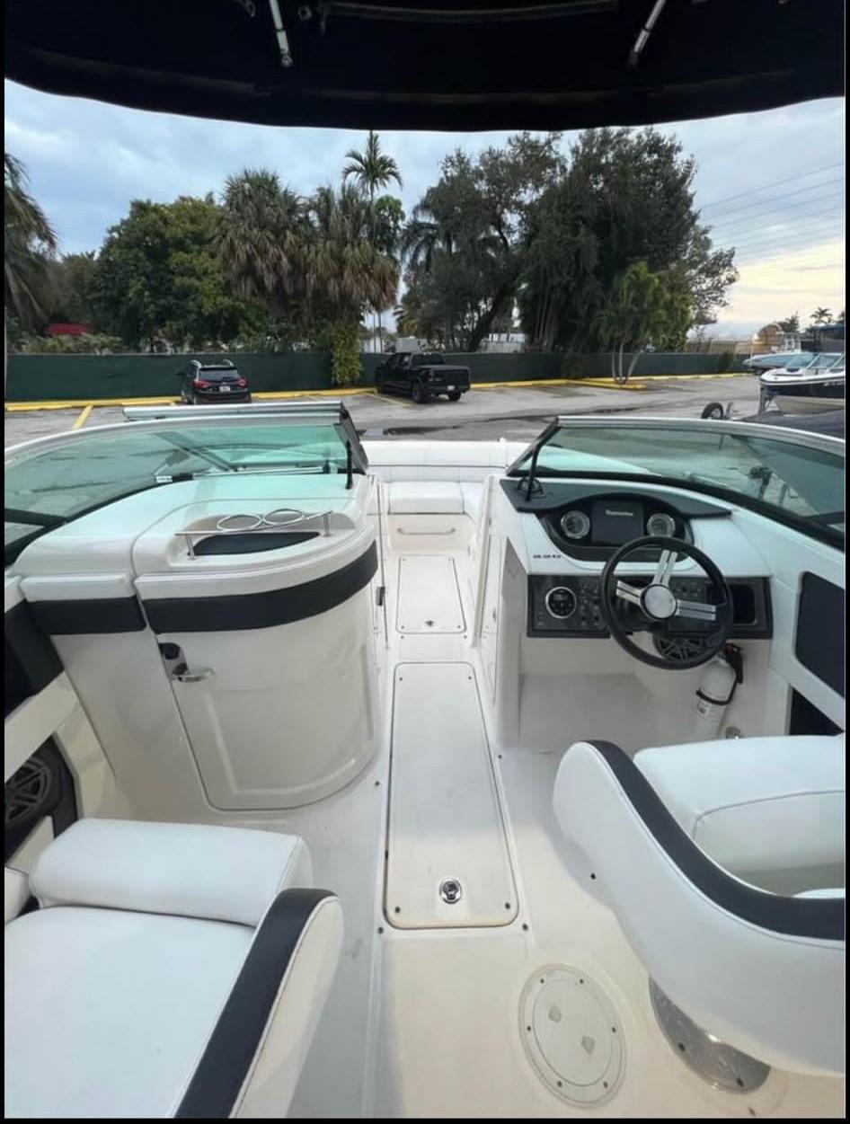 2014 Sea Ray 220 Sundeck Outboard Bowrider in vendita- YachtWorld