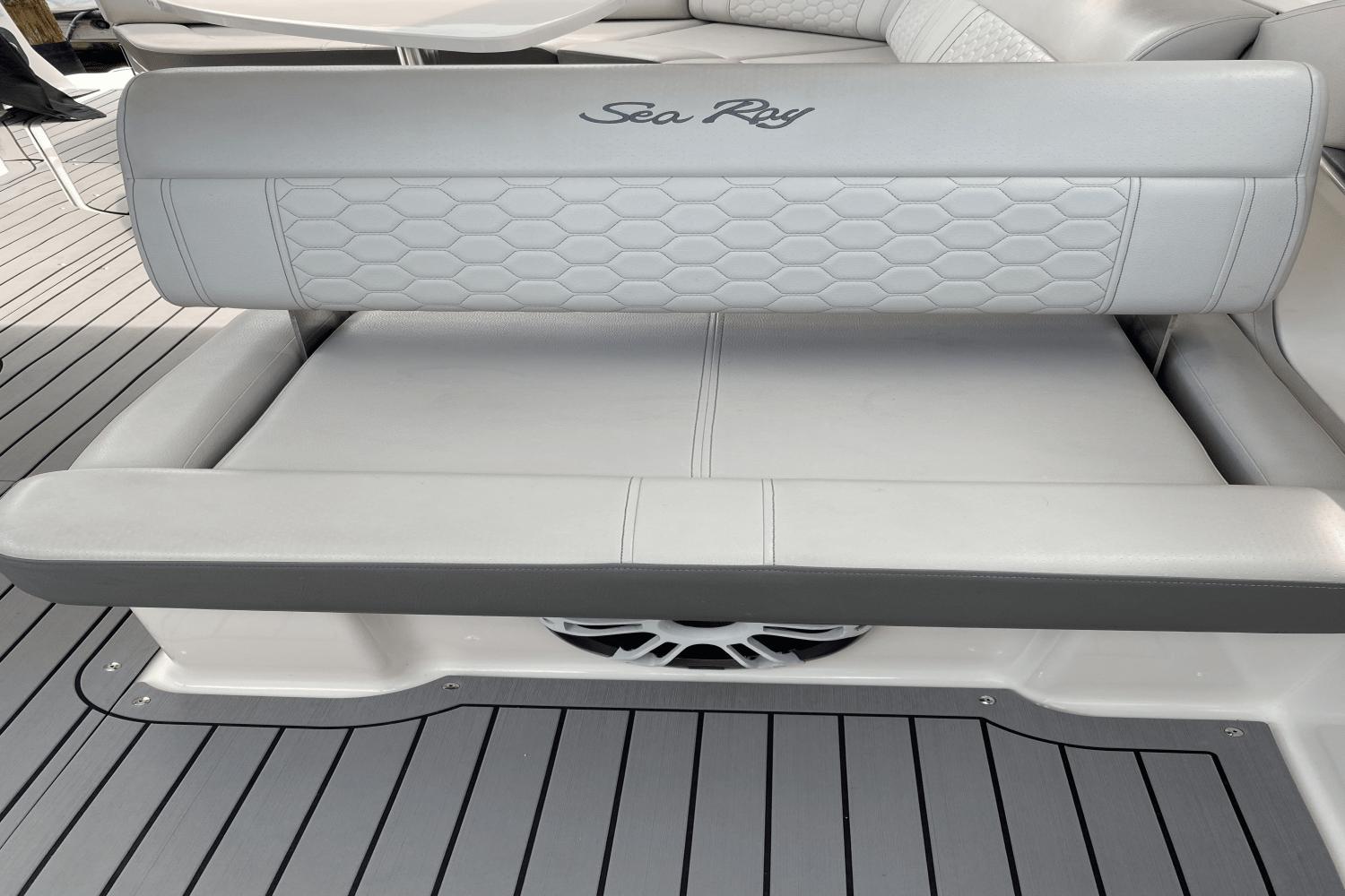 2020 Sea Ray 320 Sundancer-OB Sports Cruiser for sale - YachtWorld