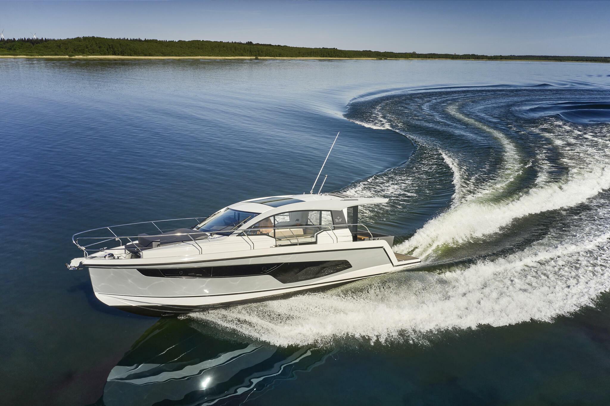 Sealine C335 | 2021 | 10m - Surrey | Boatshop24
