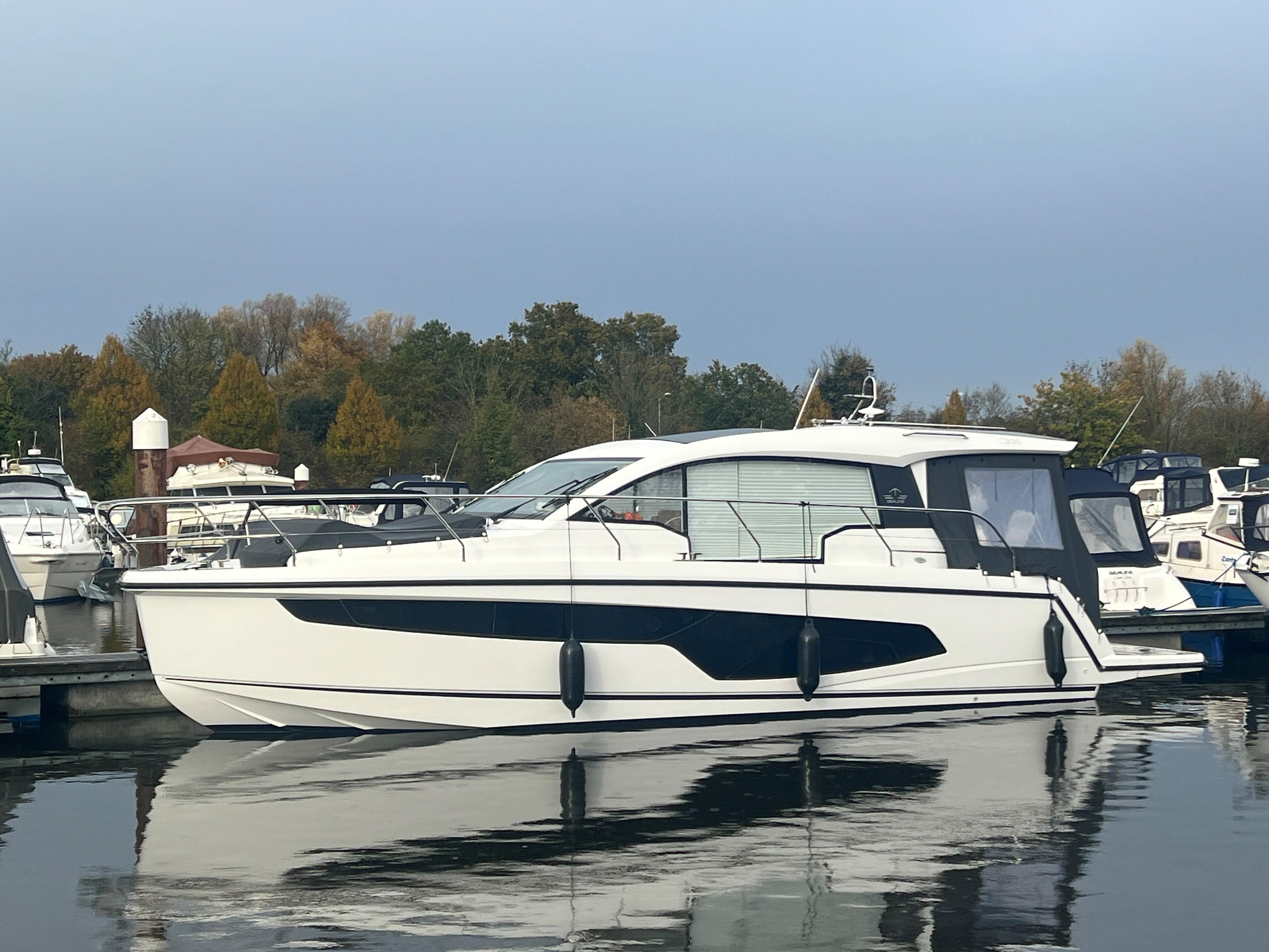 Sealine C335 | 10m | 2021 - Surrey | Boats and Outboards