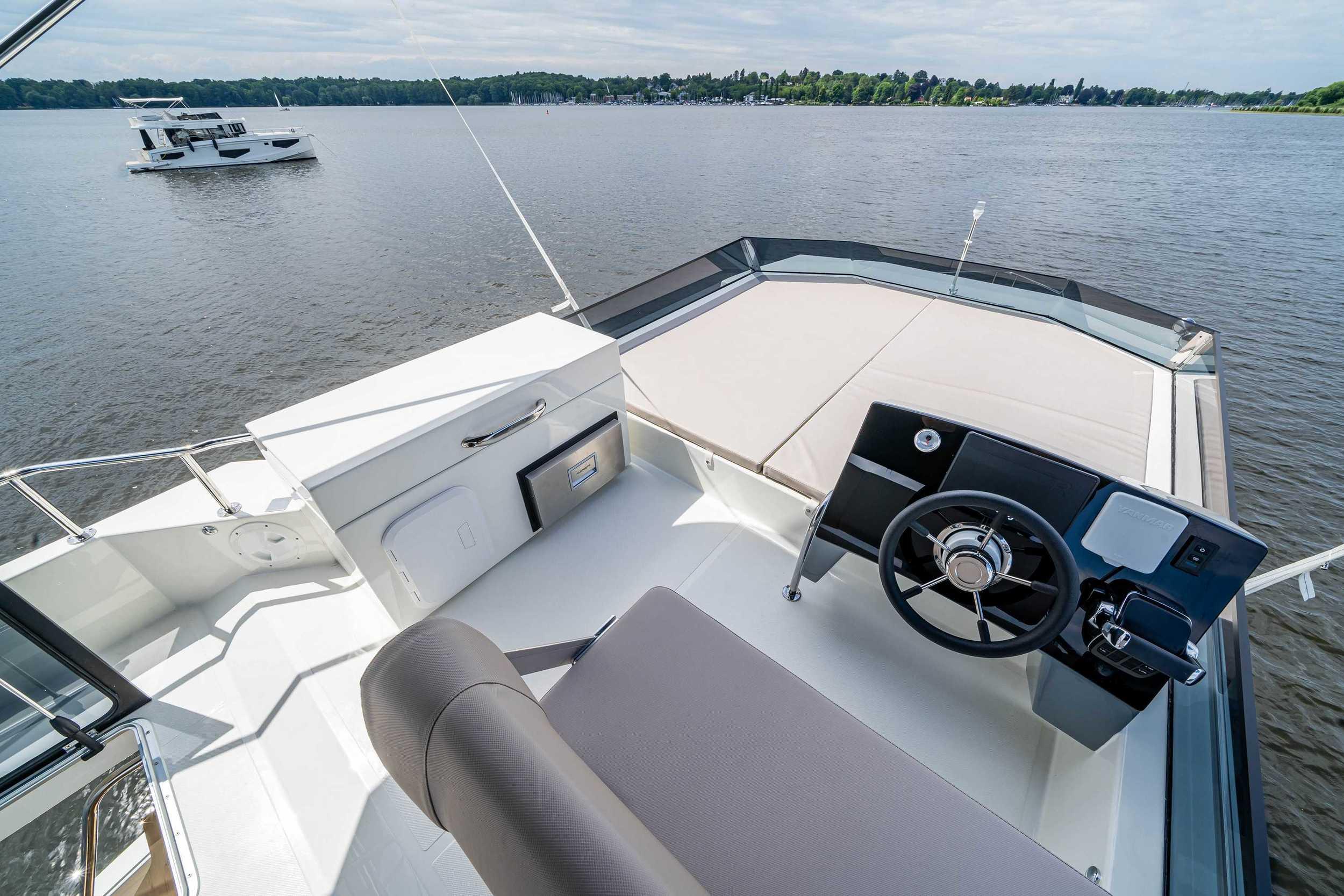 New 2026 Cobra Yachts Meastro 42 Fly | YachtFocus