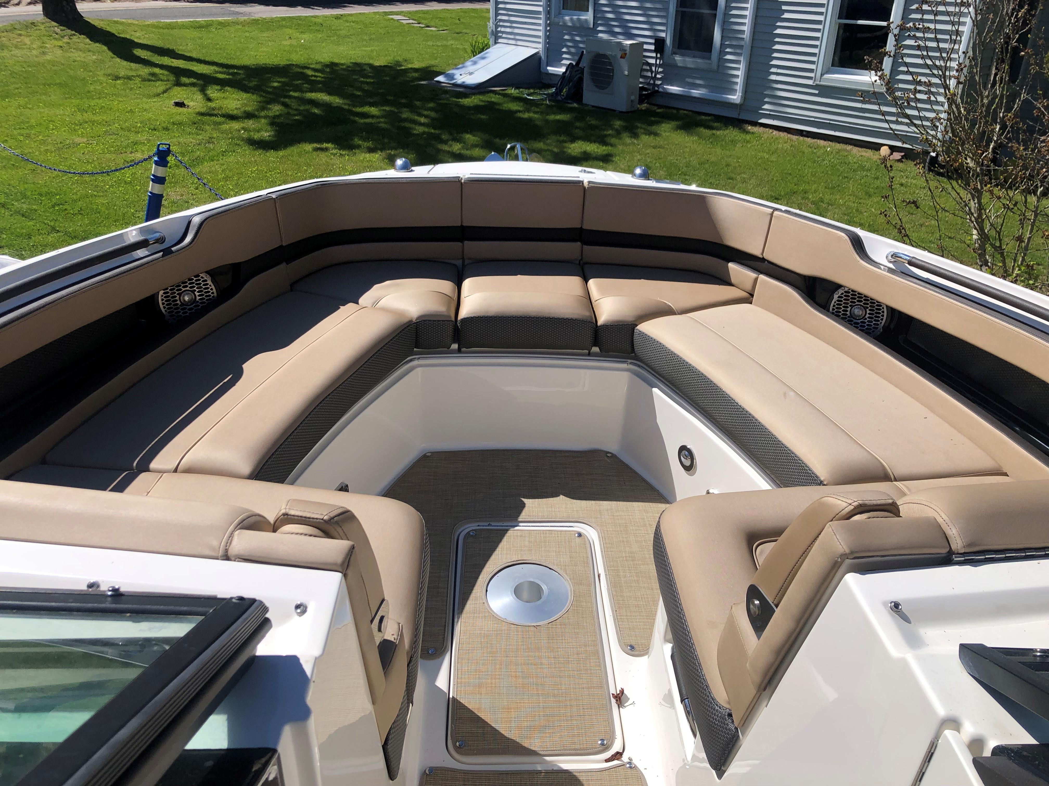2018 Sea Ray SLX 310 OB Lanchas de proa abierta en venta - YachtWorld